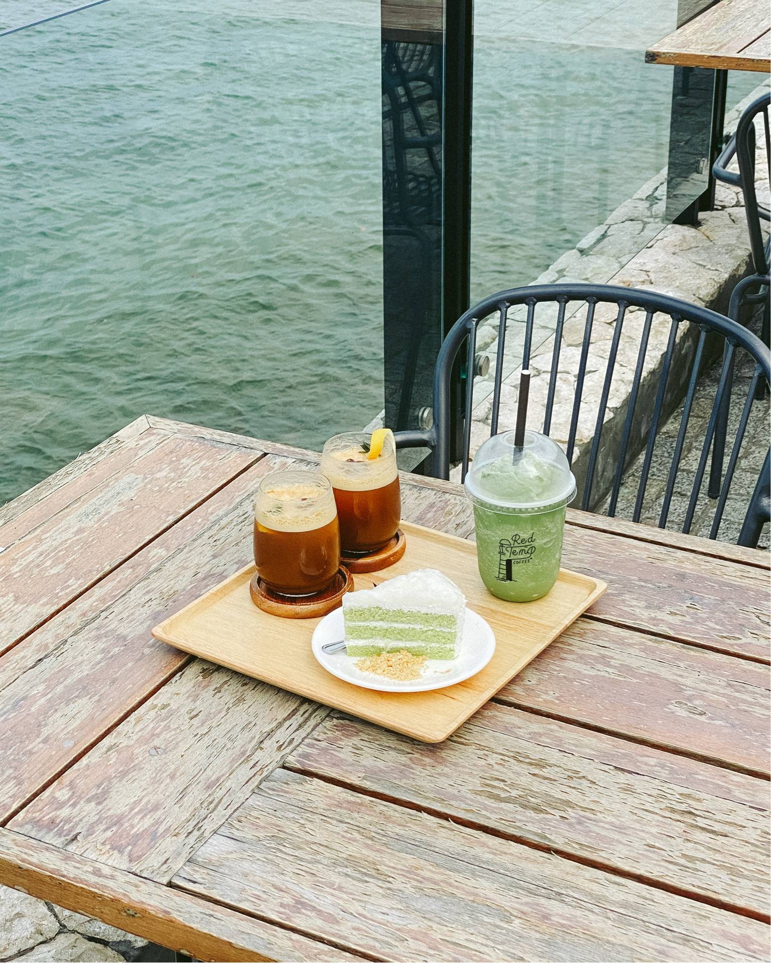 รีวิว Red Temp Coffee - คาเฟ่ประภาคารสีขาว วิวสวย กาแฟดีงาม