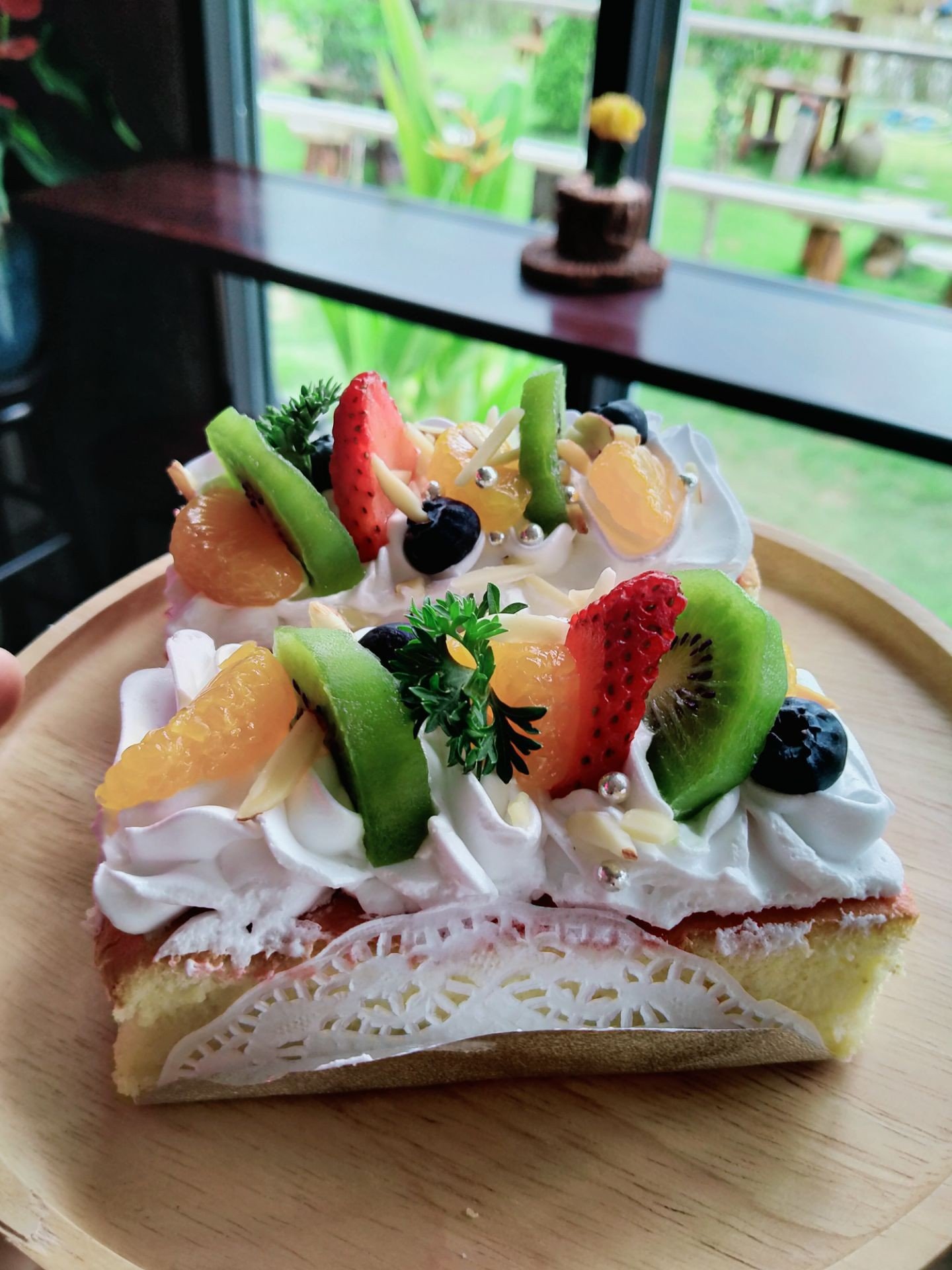 รีวิว Nana Coffee&barery - กระเพราอร่อยครับ เจ้าของร้านน่ารัก