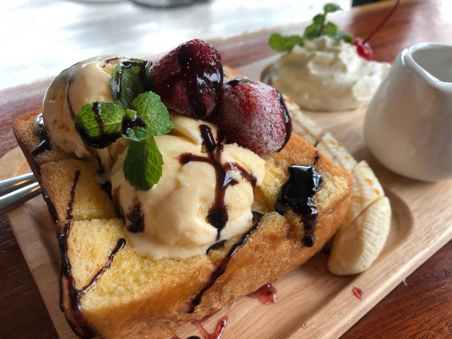รีวิว Bridge Hill Cafe - วิวดี โอบล้อมด้วยภูเขา