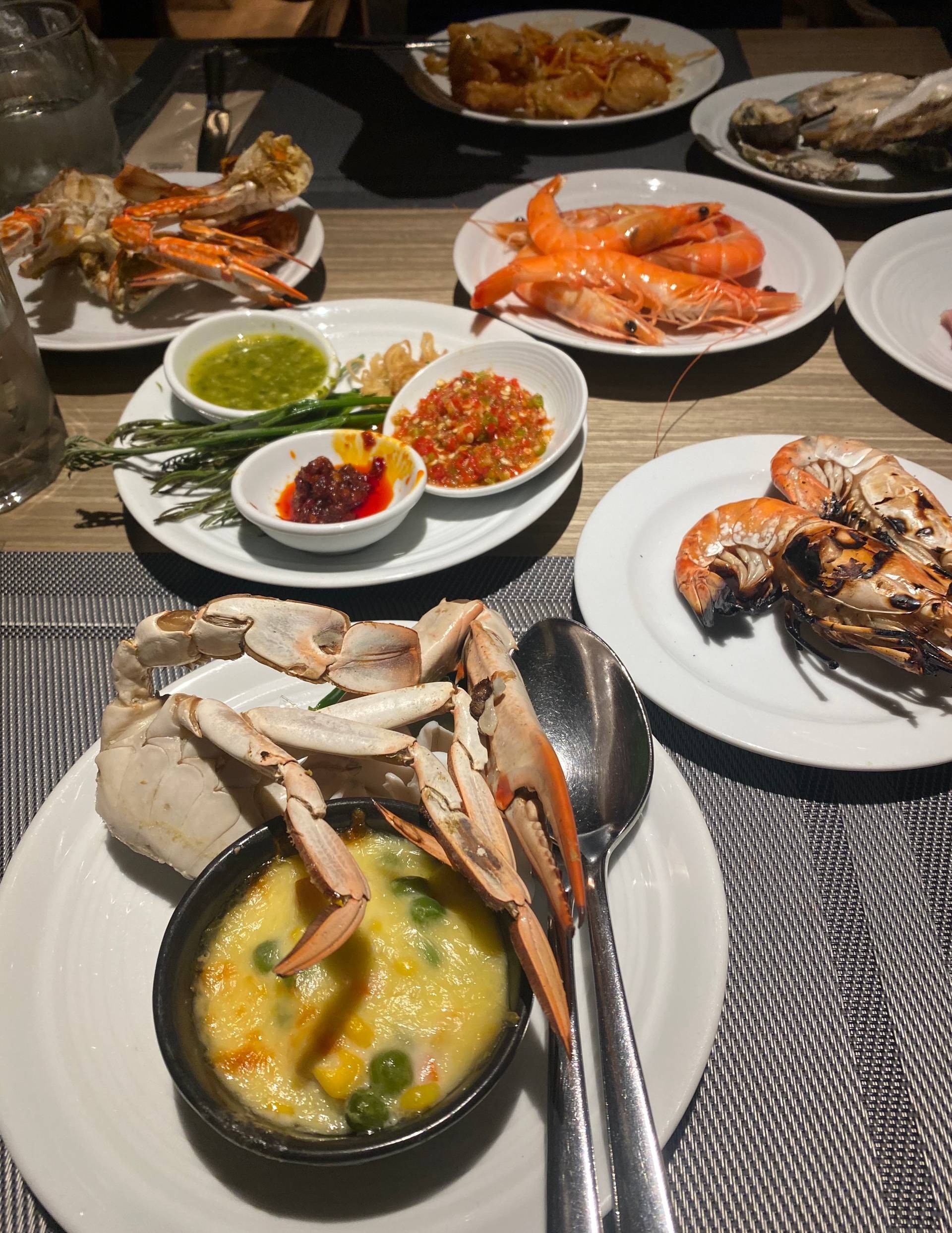 รีวิว Merlin Cafe - บุฟเฟต์อาหารทะเลในโรงแรมมิราเคิลแกรนด์