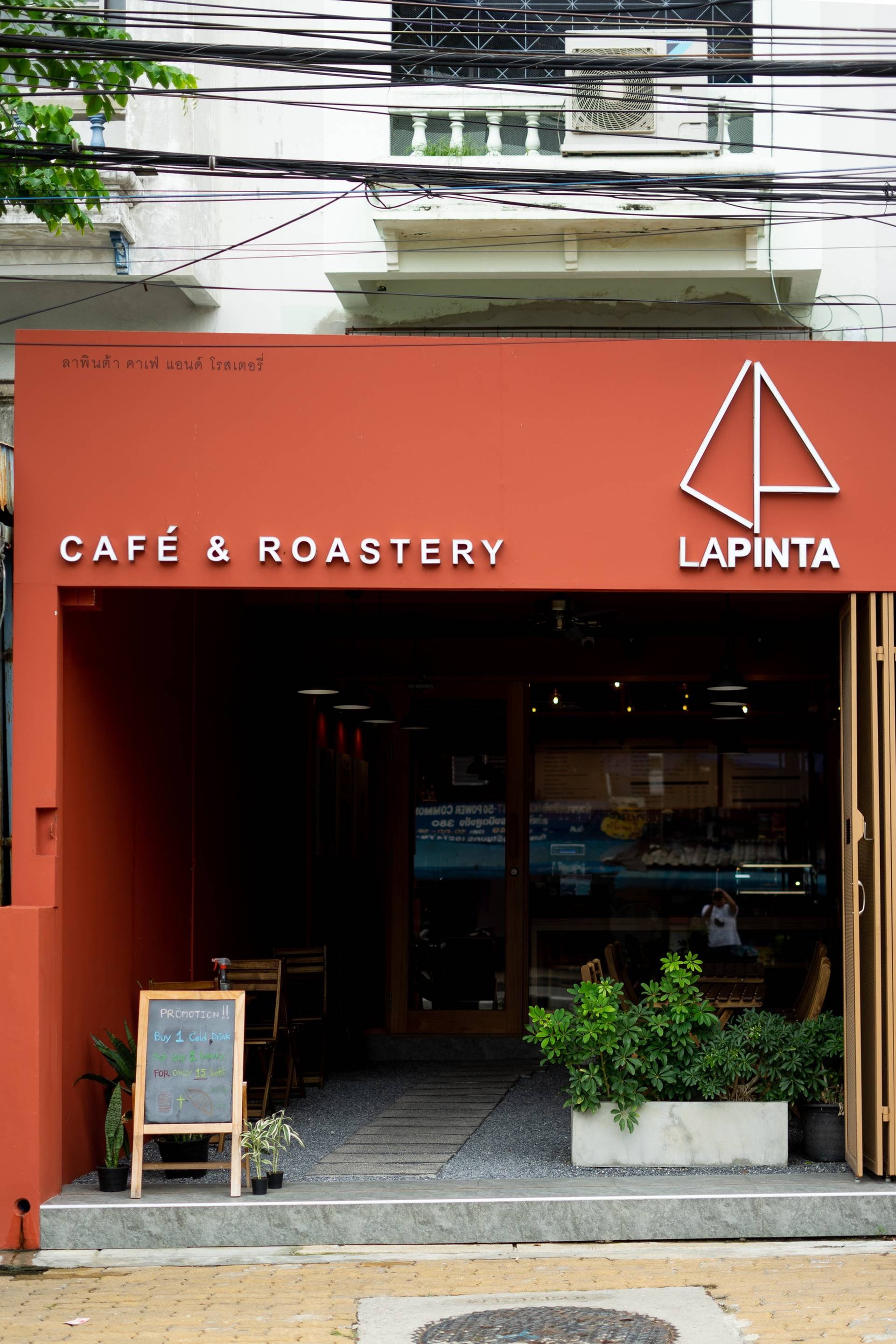 รีวิว Lapinta Cafe & Roastery - คาเฟ่สีส้มแดง
