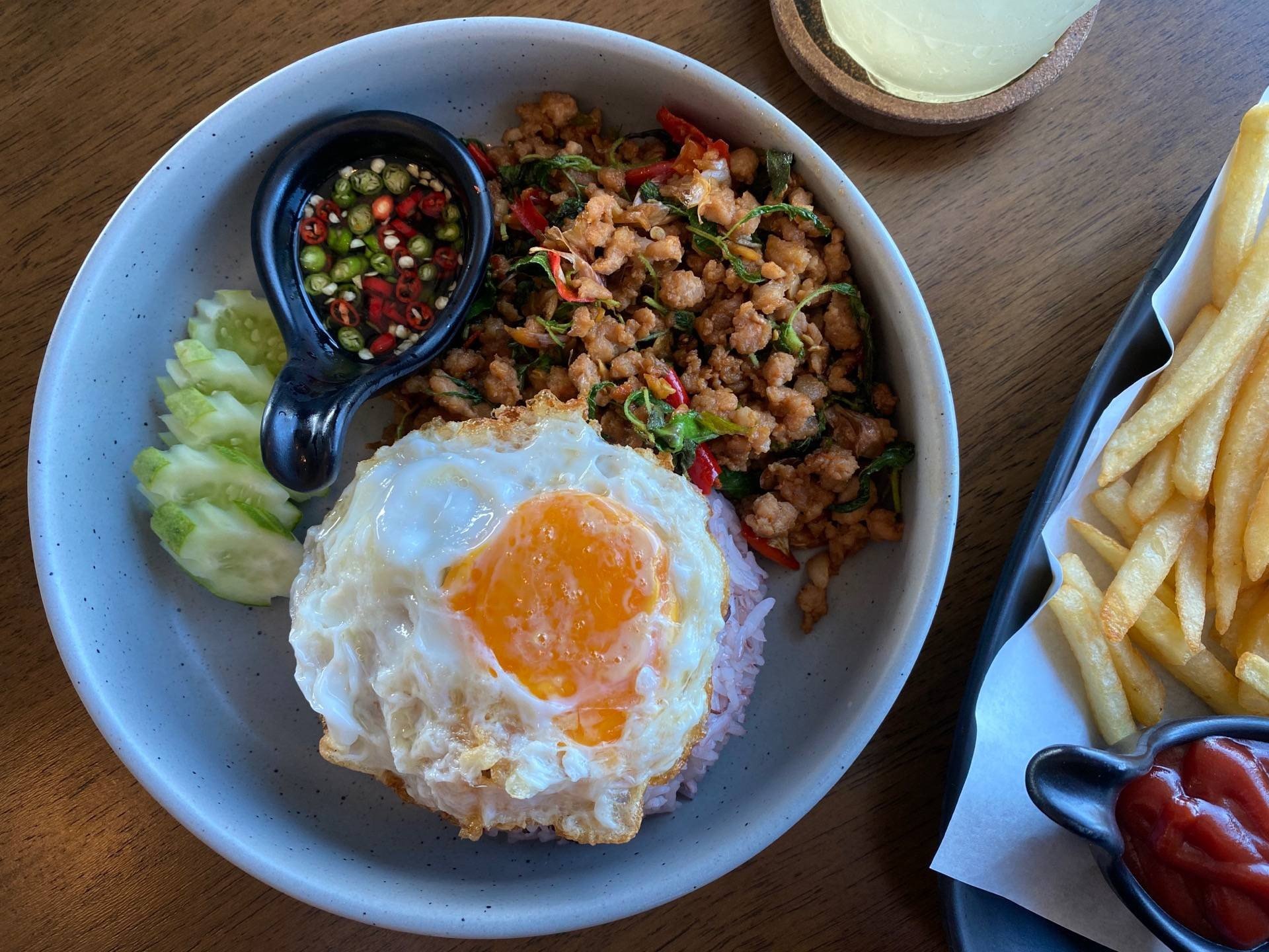 รีวิว The Camping Field Cafe - บรรยากาศดีค่ะ ราคาเหมาะสม มีมุมสวยๆให้ ...