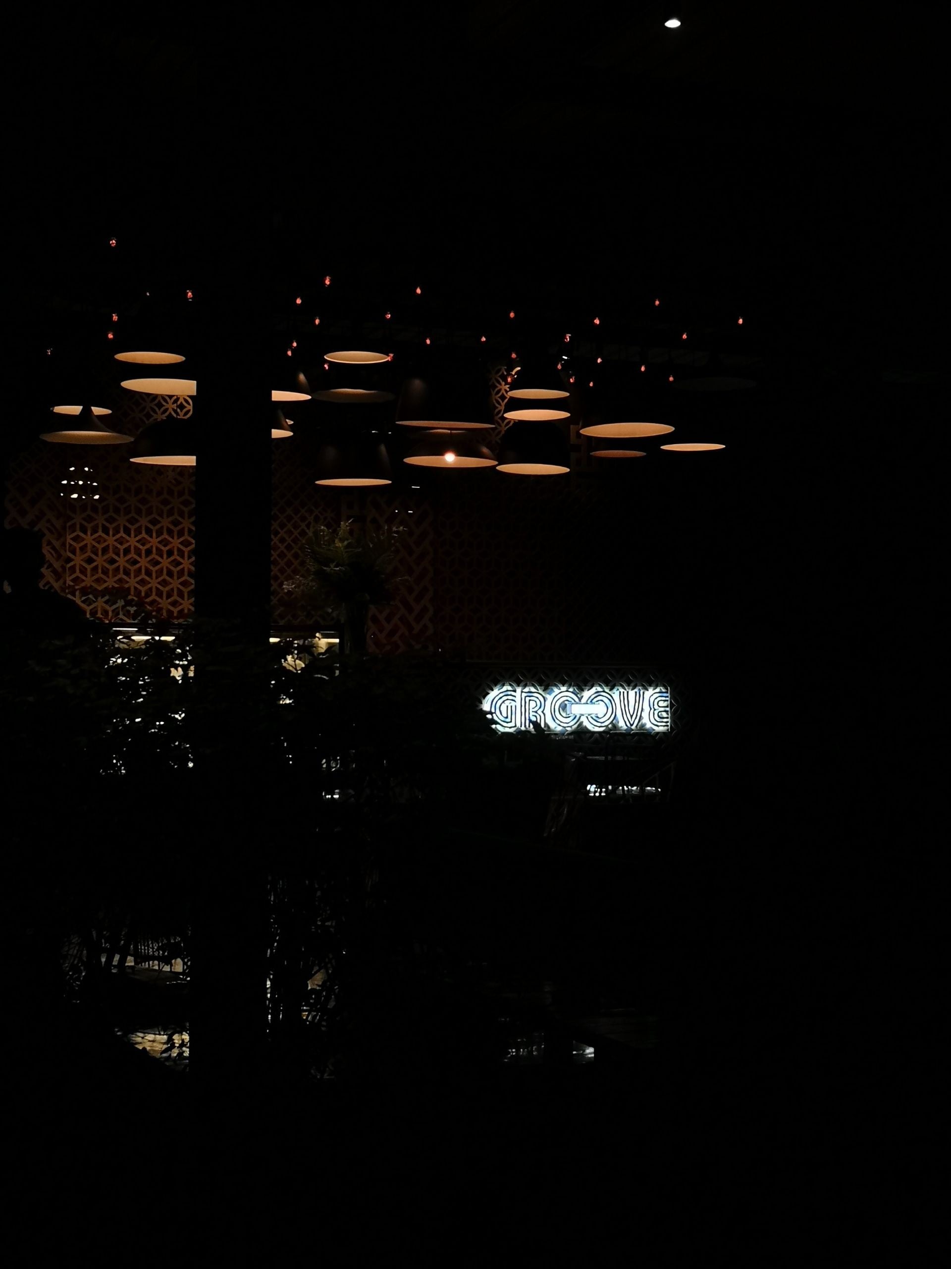 รีวิว Bee Groove - ร้านนั่งกอนดื่มชิลๆริมคลองประปา