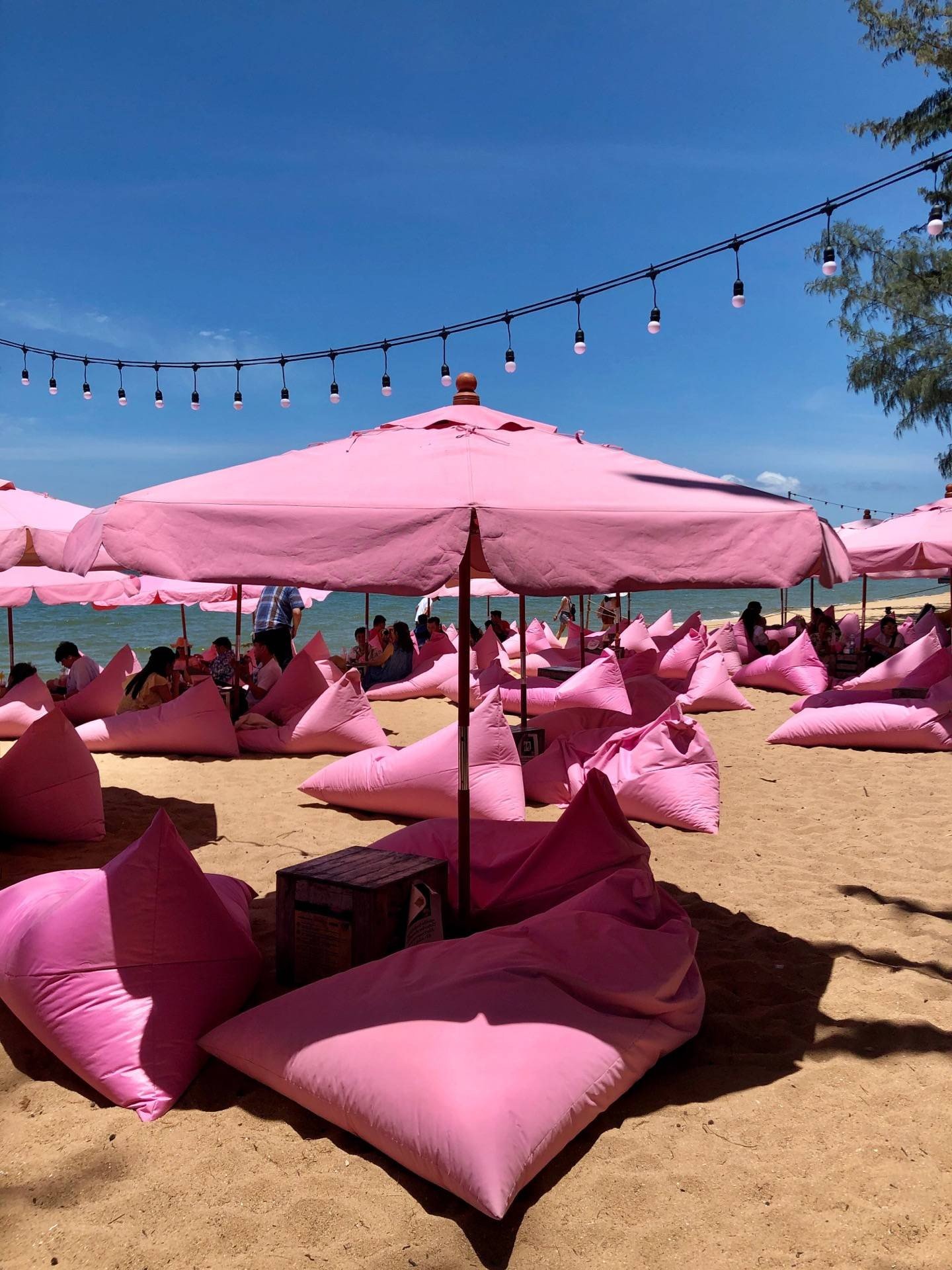 รีวิว TuTu Beach Pattaya - คนเยอะ รอที่นั่งนาน เครื่องดื่มราคาแอบแรง ...