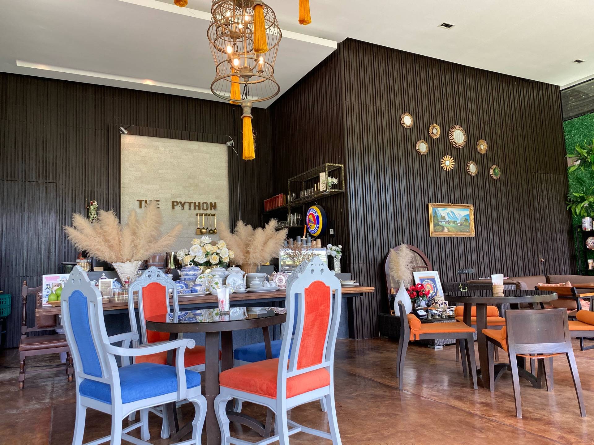 รีวิว The Python Cafe and Eatery (เดอะ ไพธอน) - ร้านน่านั่งกับกาแฟที่ใช่