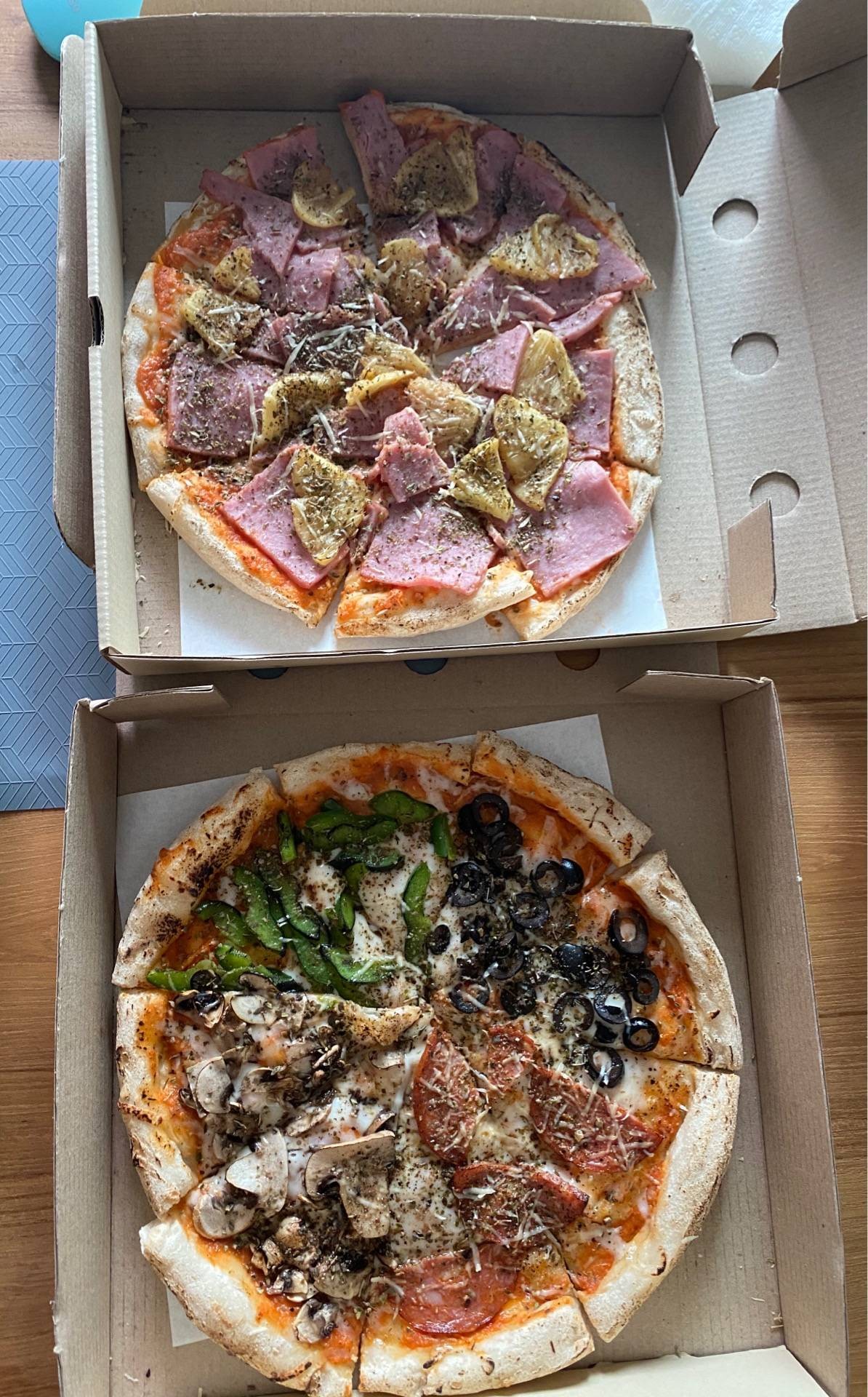 รีวิว FAKE PIZZA BKK - สั่งgrabมาลองครั้งแรก ตรงปกอยู่นะ ความหนาของแป้ง ...