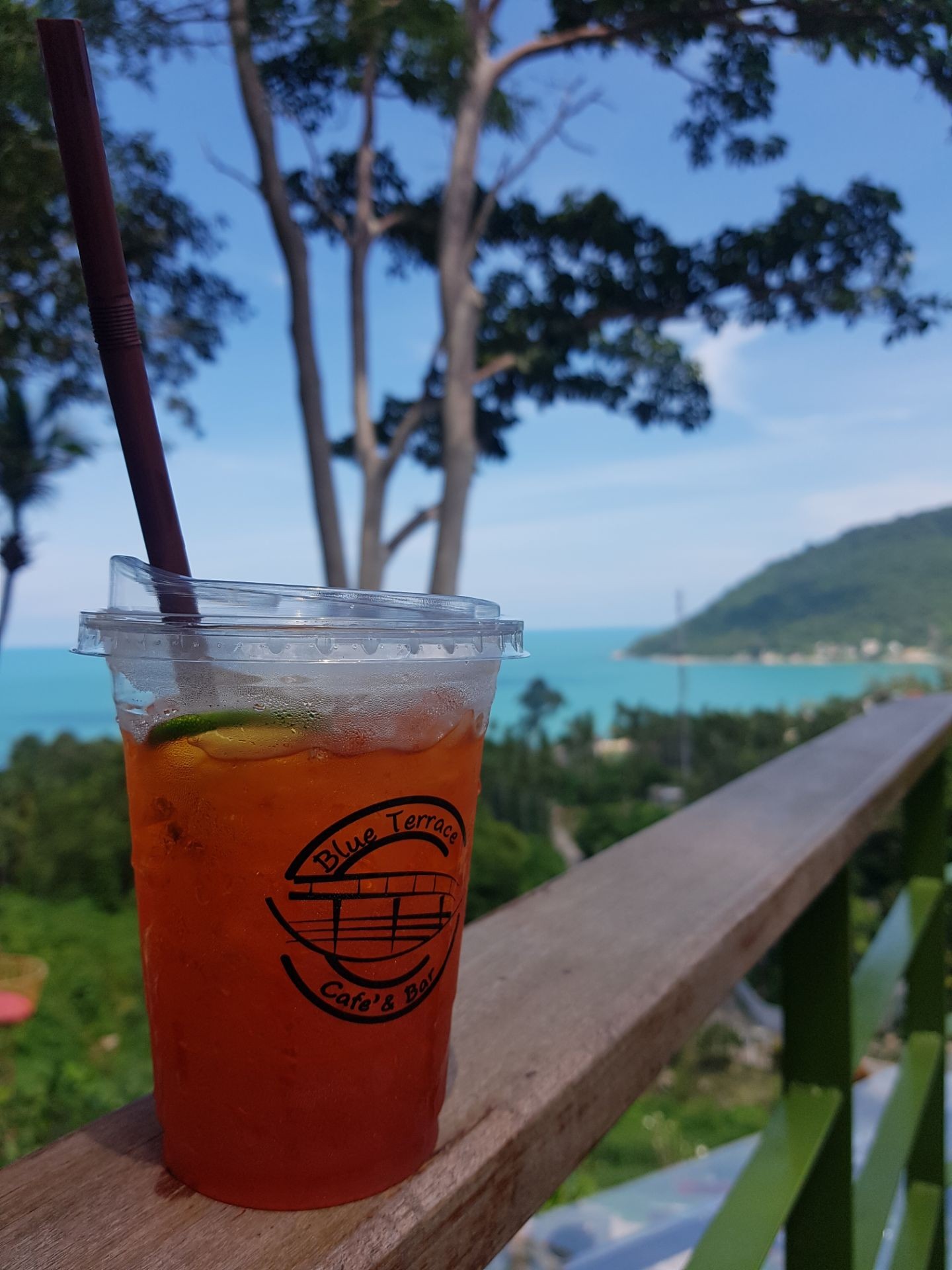 รีวิว Blue Terrace Cafe’ & Bar - วิว สวยดี คนเยอะ มีเสียงก่อสร้างรบกวน ...