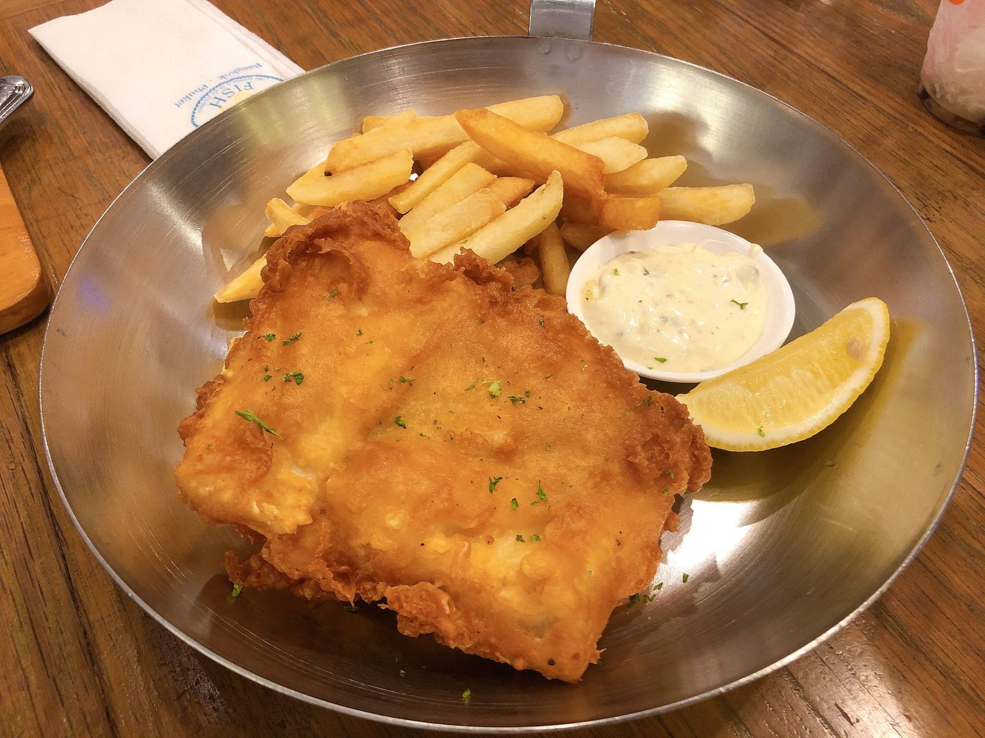 FISH & CHIP • ปลาชิ้นใหญ่ เนื้อแน่น กรอบอร่อย ไม่อมน้ำมันด้วย ตอนนี้ ...