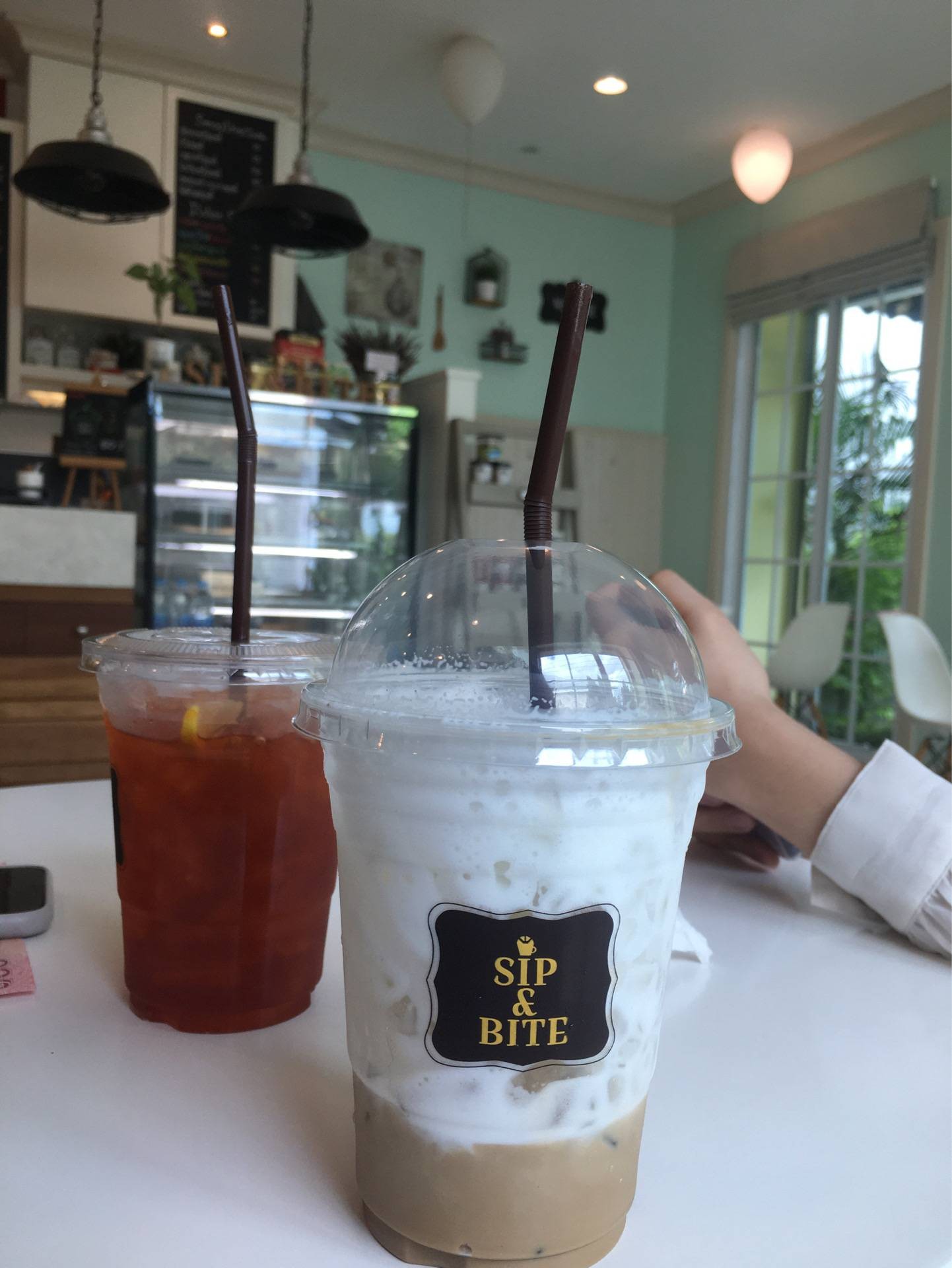 รีวิว Sip&Bite ซิปแอนด์ไบท์คอฟฟี่ - ร้านกาแฟดีงาม. ระหว่างทางจะไปเกาะช้าง
