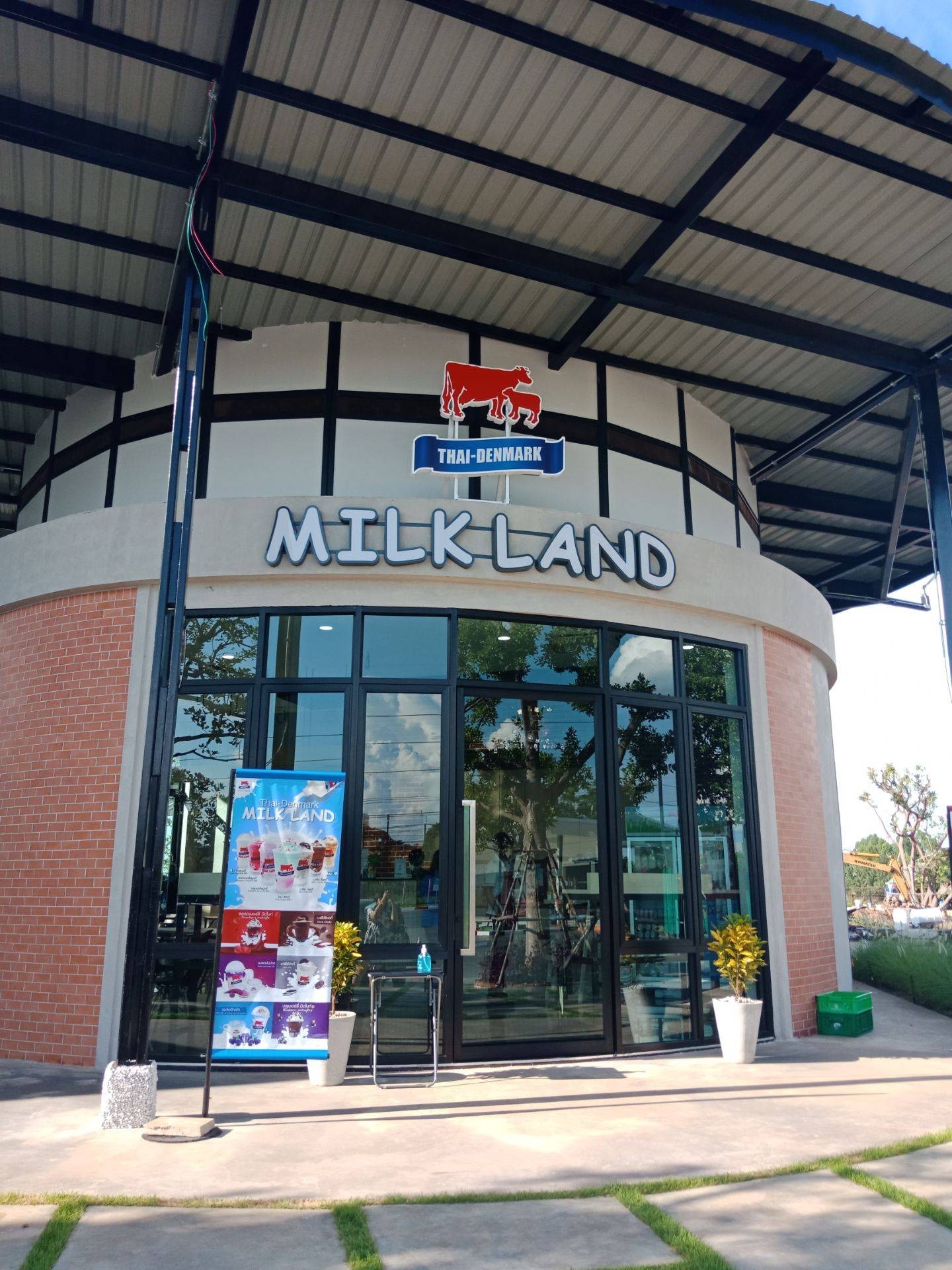 รีวิว Milk Land ปั๊มเชลล์ ขาไปบุรีรัมย์ - นมอร่อย บรรยากาศดี - Wongnai