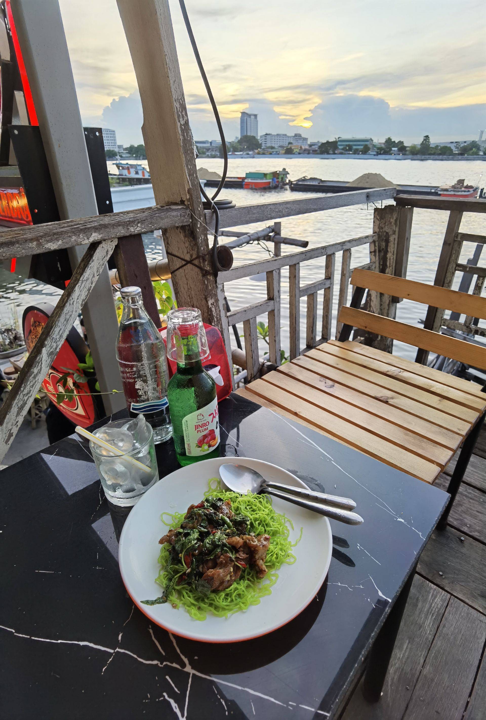 รูป เตี๋ยว ก็ เตี๋ยว ริมน้ำ&บาร์ - Wongnai