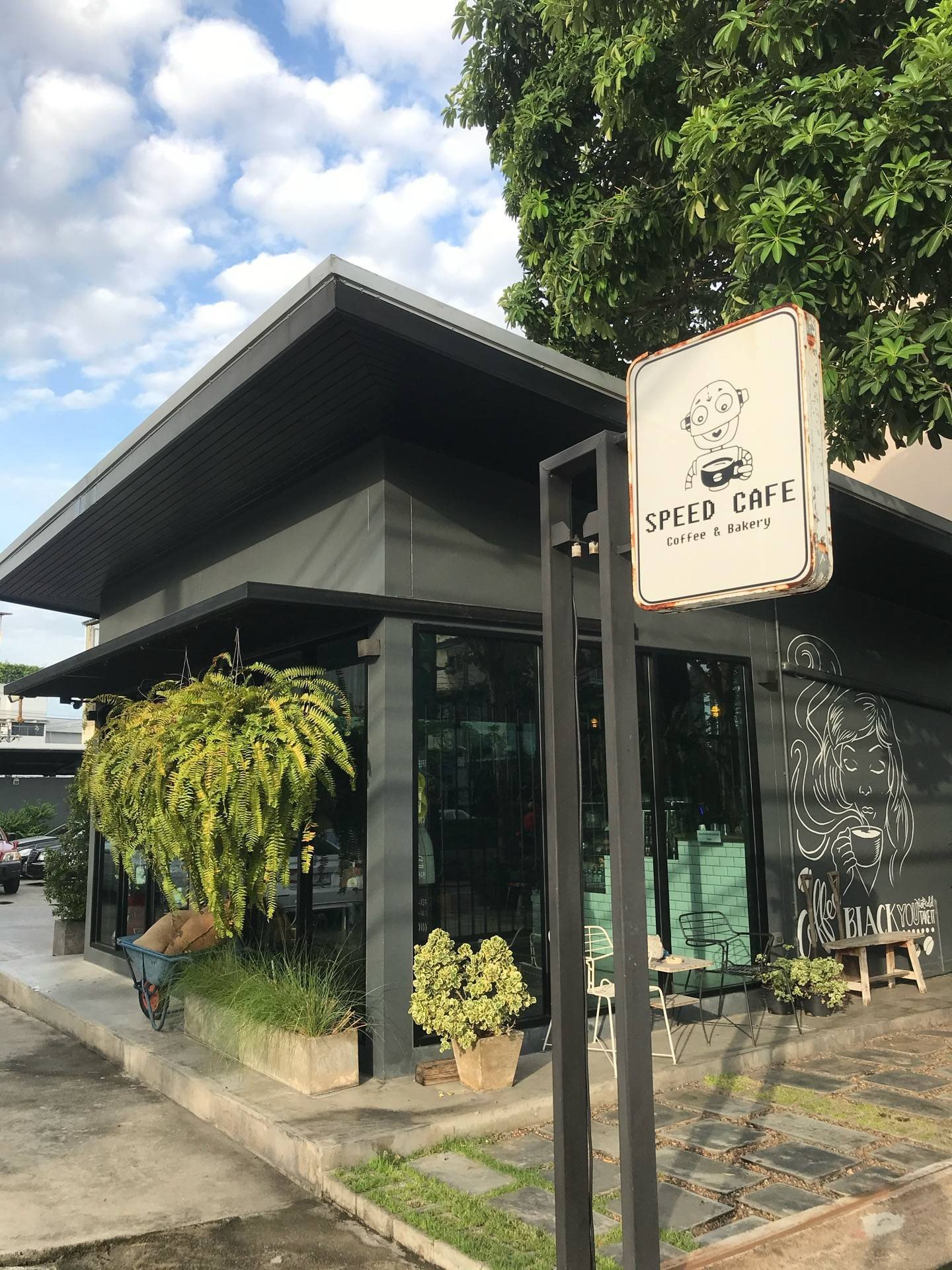 รีวิว Speed Cafe - ร้านกาแฟในอู่ซ่อมBenz ไม่ซ่อมก็นั่งจิบกาแฟชิลๆได้