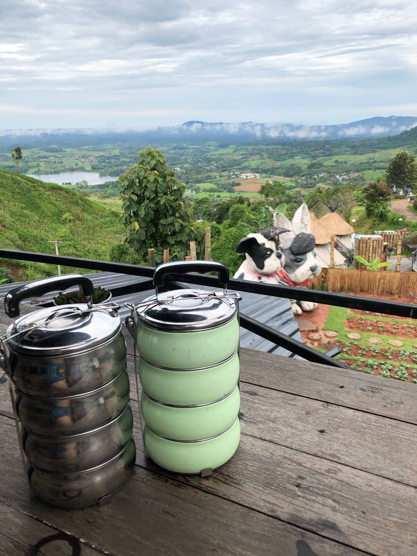 รีวิว The Pug Coffee Lake hill เขาค้อ - ตื่นเช้า นั่งชม ชิมบรรยากาศ ...