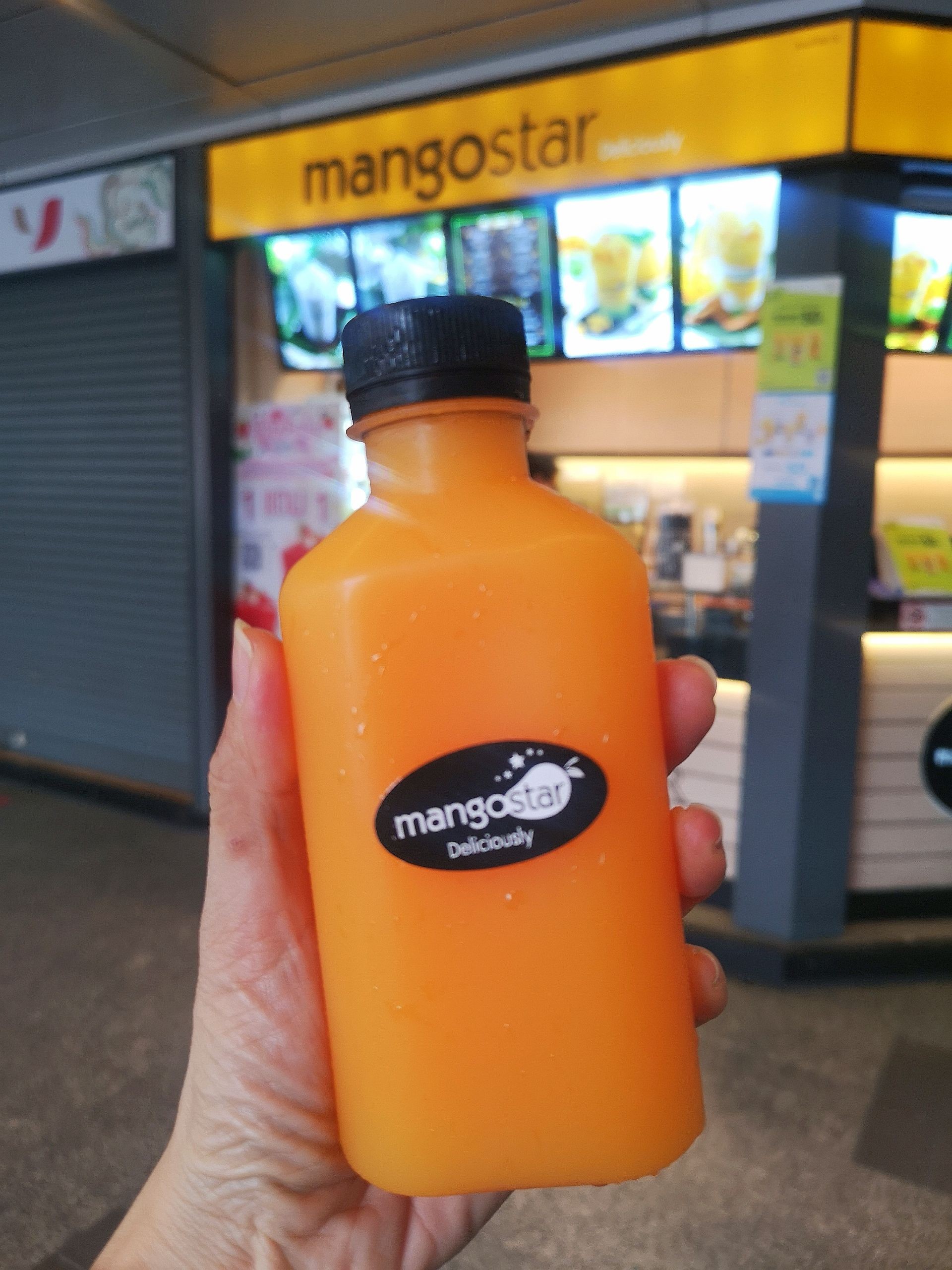 รีวิว Mango Star BTS ชิดลม - ร้านชื่อมะม่วง แต่น้ำส้มก็อร่อยสดชื่นดีนะ - Wongnai