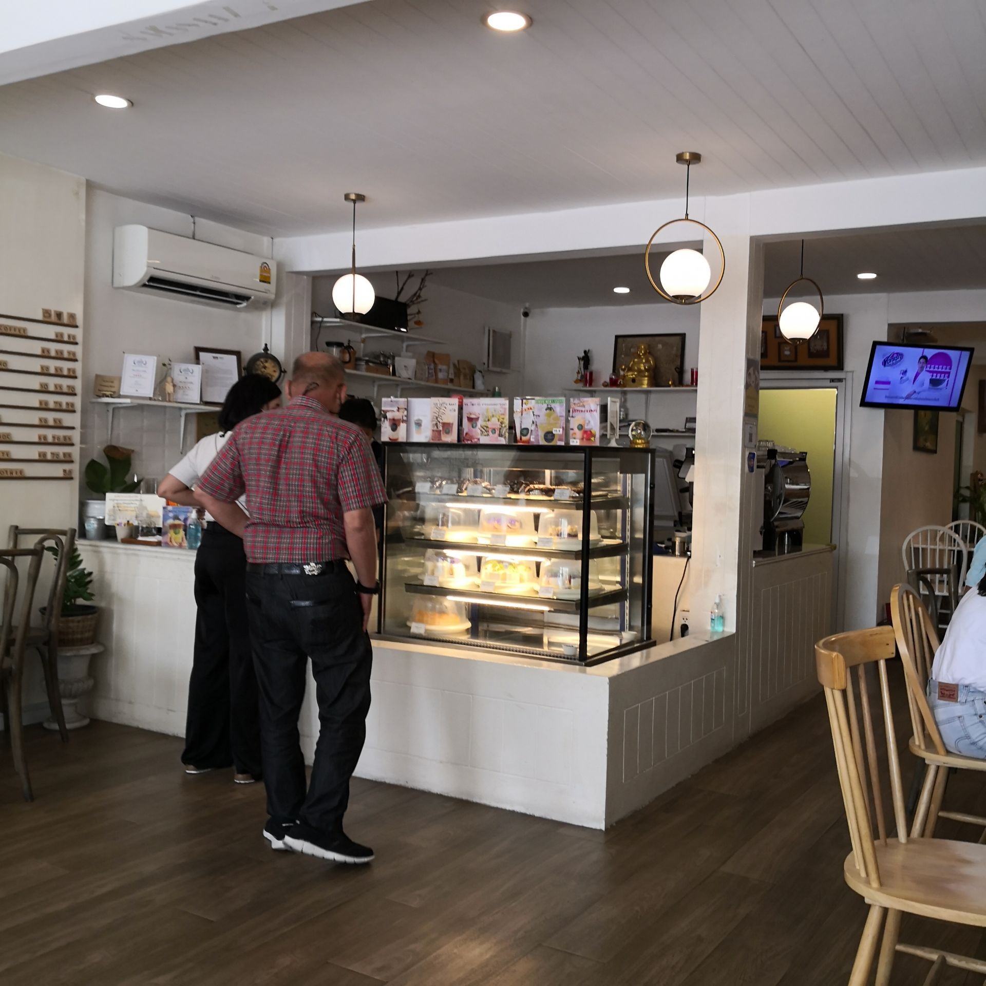 รีวิว The Jim's Cafe - คาเฟ่ เด่นขนม ที่กรุงเก่า