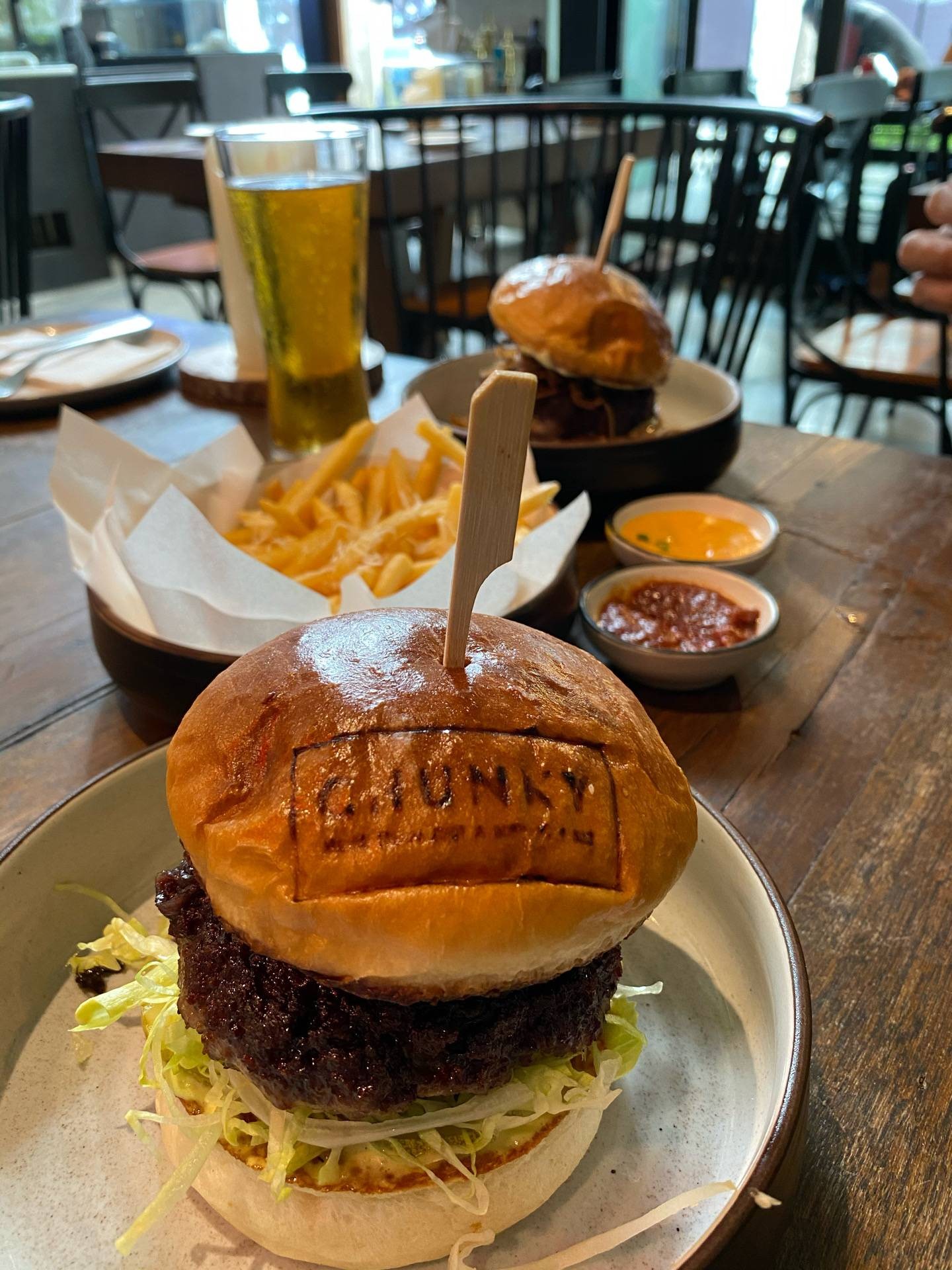 รีวิว Chunky สุขุมวิท 23 - Perfect Burger with freshly made bun ️