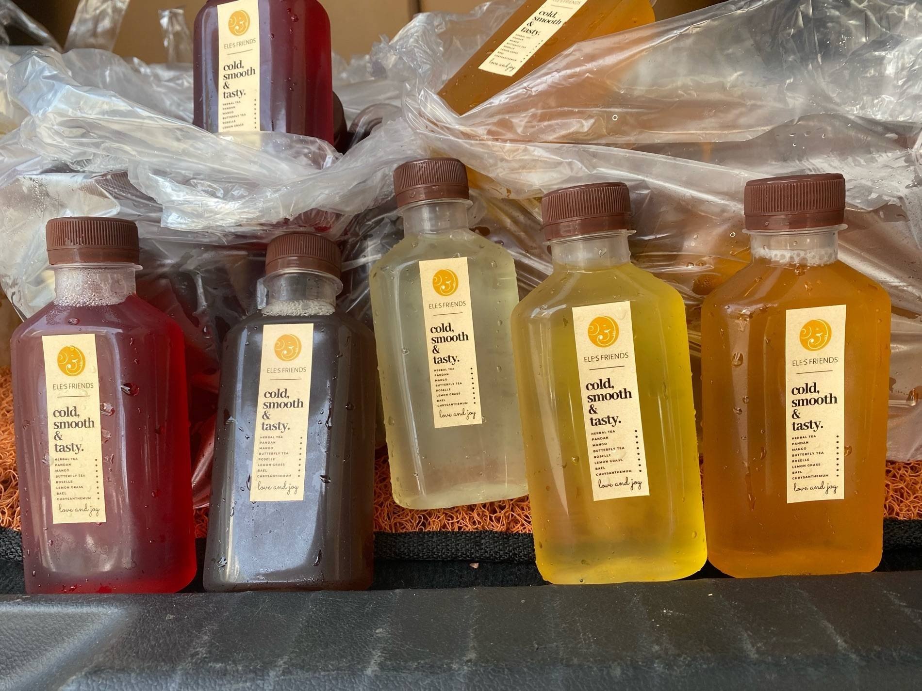 รีวิว Ele’s friend แยกตั่วโพ้ - Such a good place to enjoy the drink