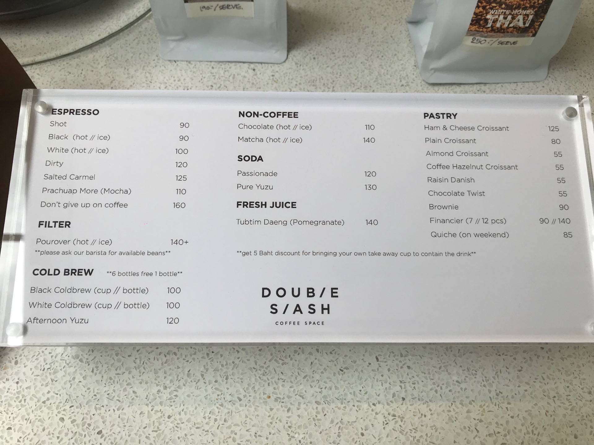 รีวิว DOUBLE SLASH // COFFEE SPACE RAMA 8 - บรรยากาศร้านดี เพลงที่เปิดเข้ากัน และกาแฟก็ดีเช่นกัน