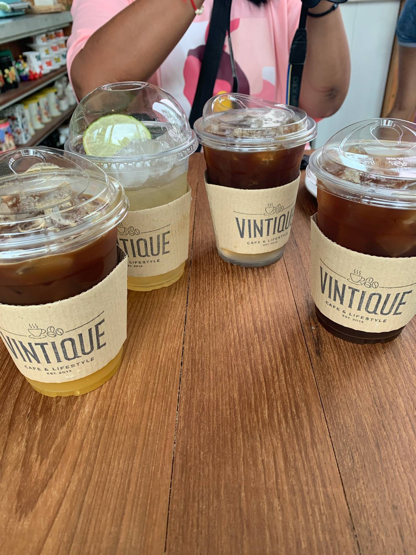 รีวิว Vintique Cafe & Lifestyle - คาเฟ่น่ารัก ถ่ายรูปสวย