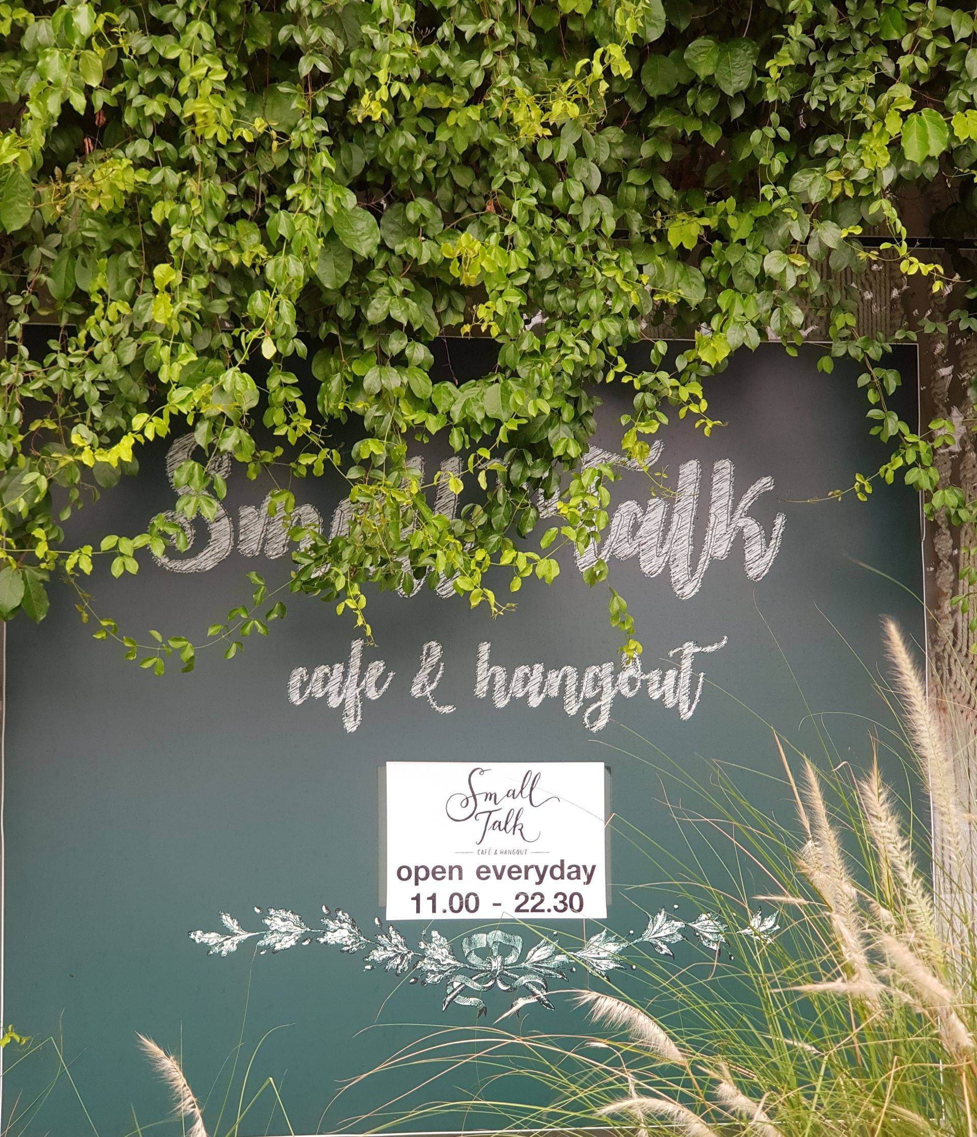 รีวิว Small Talk Cafe & Hangout - ร้านสวยบรรยากาศดี