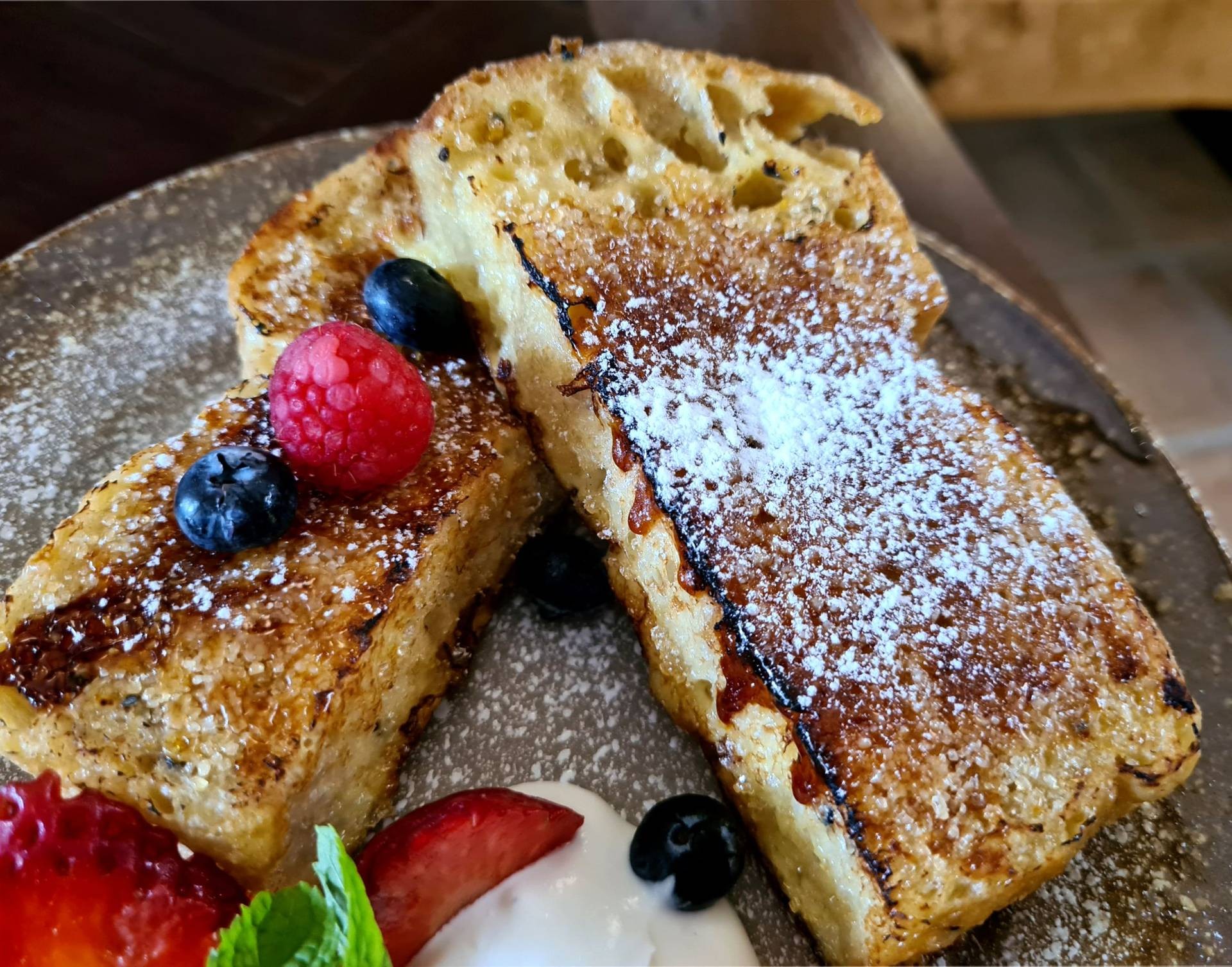 Sourdough Brulee French Toast ร้าน Caffe Olives
