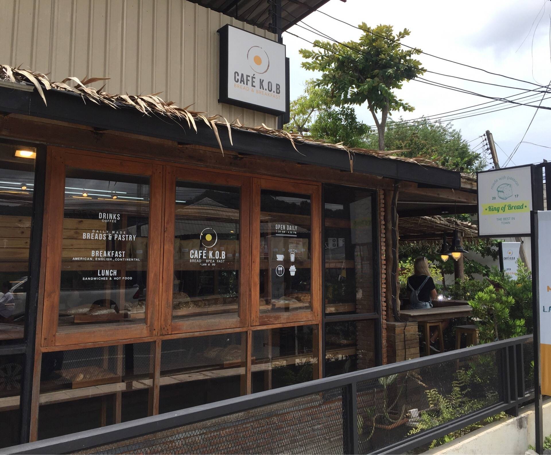 รีวิว Café K.O.B บ่อผุด - อาหารอร่อย มีคุณภาพ ราคาไม่แพง นั่งสบาย