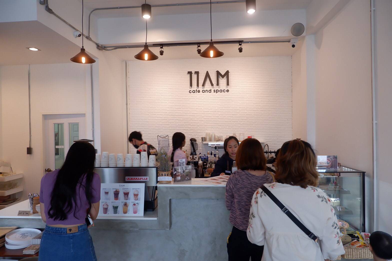 รีวิว 11 AM Cafe and Space - - ร้านคาเฟ่ของยูทูปเบอร์