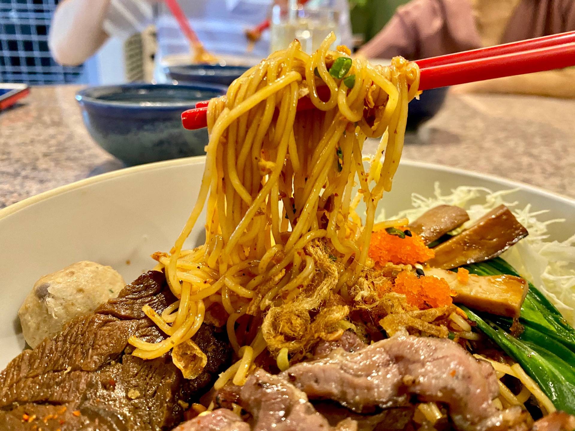รีวิว Tossakan Noodle Bar - [เชียงใหม่] ก๋วยเตี๋ยวเนื้อเท่ๆ!
