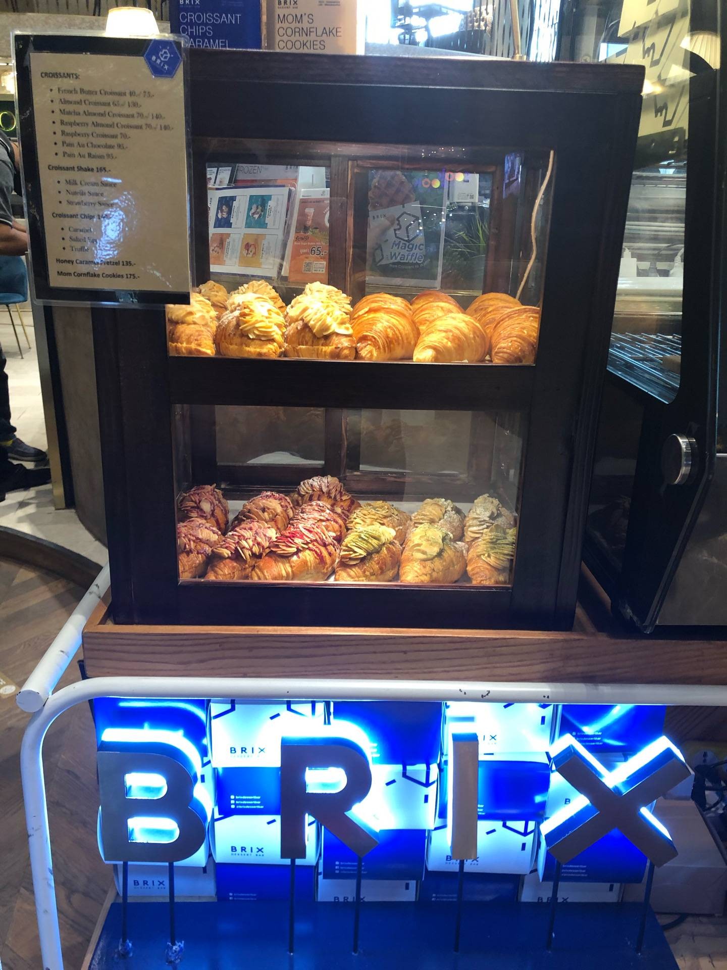 รีวิว BRIX Dessert Bar Icon Siam - Brix ขนมปังฮอกไกโด นุ่มอร่อยไส้เยอะค่ะ