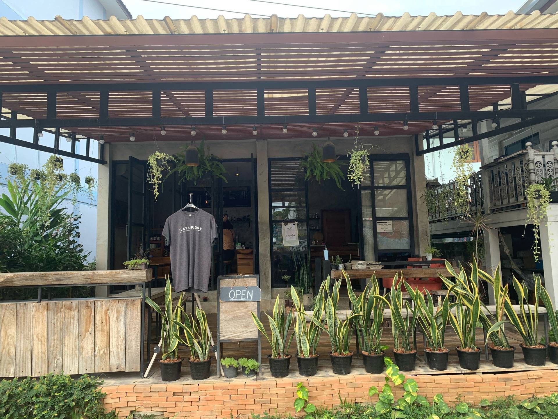 รีวิว Saturday Cafe - ร้านกาแฟอินดี้ ในเมืองเชียงราย ร้านเข้าซอยเล็กๆ หายากหน่อย แต่กาแฟดี