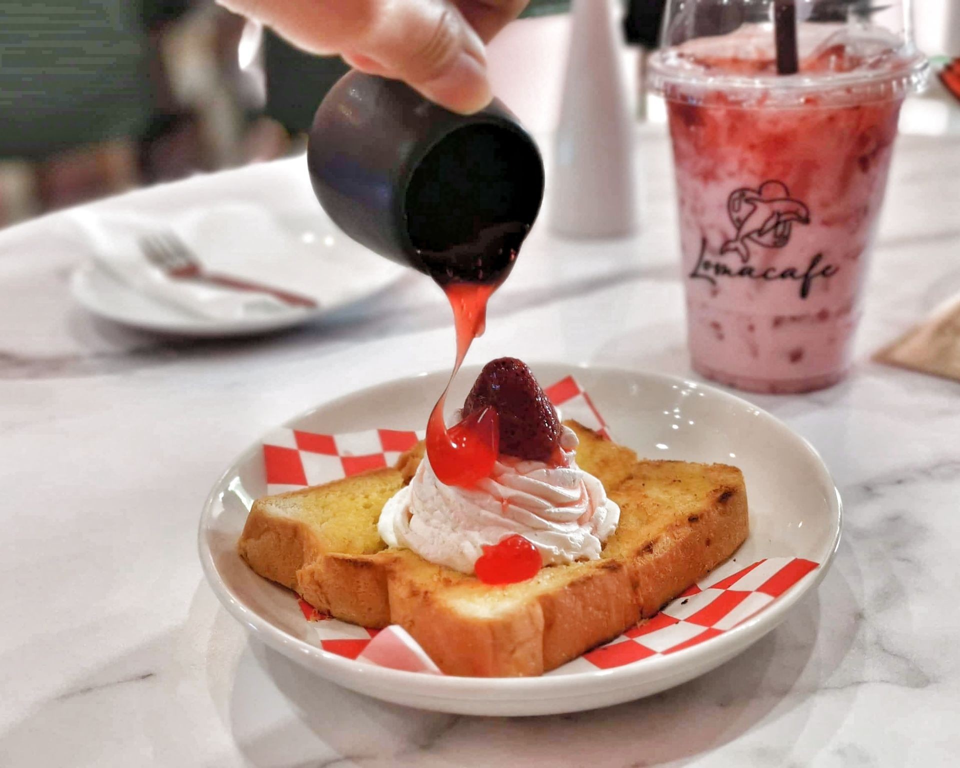 รีวิว Loma cafe - คาเฟ่นมสีชมพู