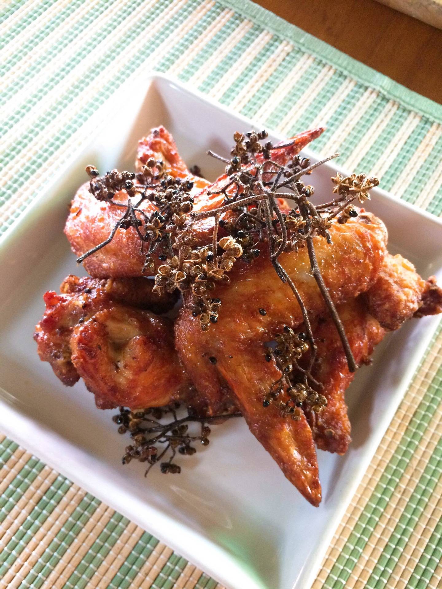 รีวิว ครัวบ้านสวน - อาหารอร่อย รสชาติดี รอไม่นาน ราคาไม่แพง บรรยากาศก็ดีค่ะ