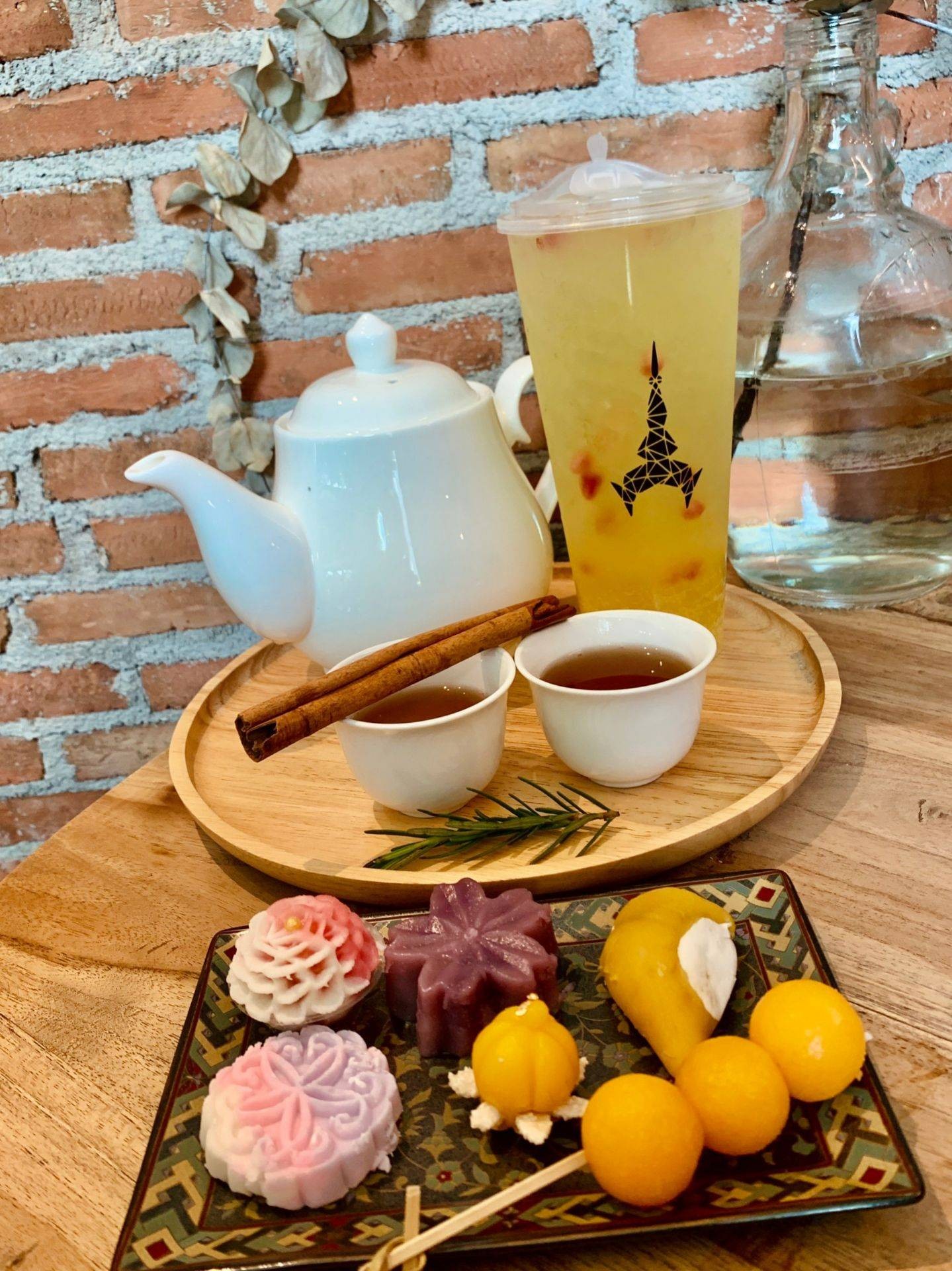 รีวิว Chada Tea Boutique หอมเกร็ด - ขนมไทย มีให้เลือกหลากหลายชนิด จิงจังมาก