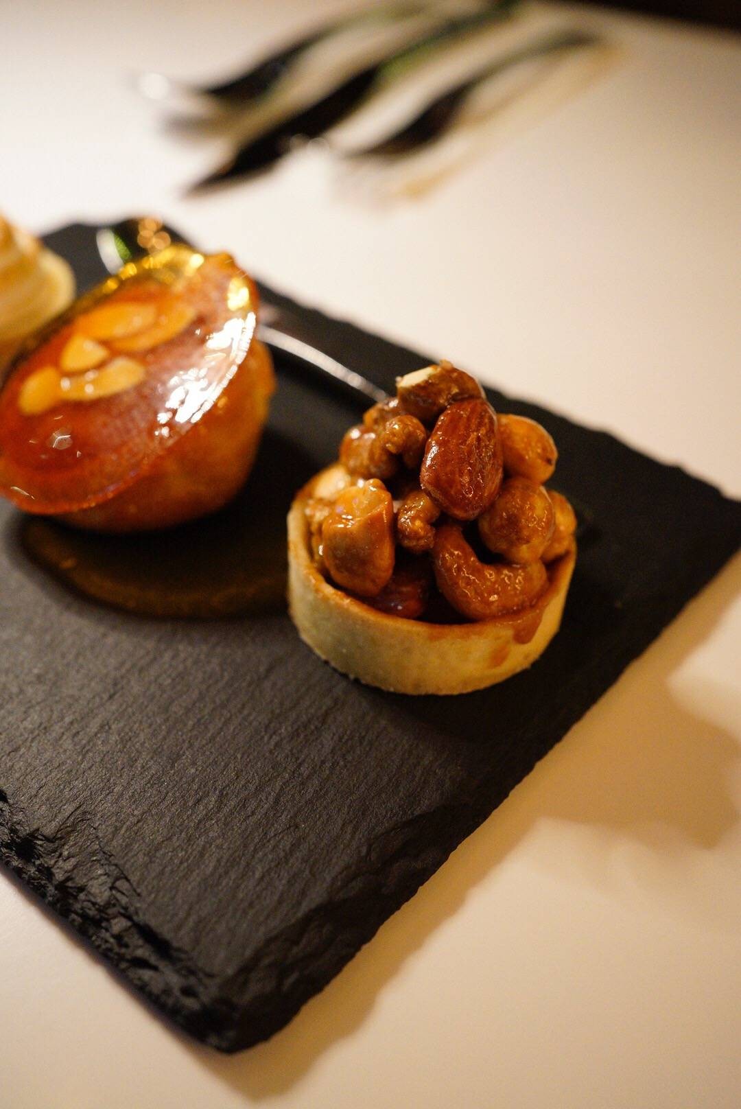 รีวิว D'ARK Emquartier - Evening Tea จิบชายามเย็นในมุมดาร์กๆ