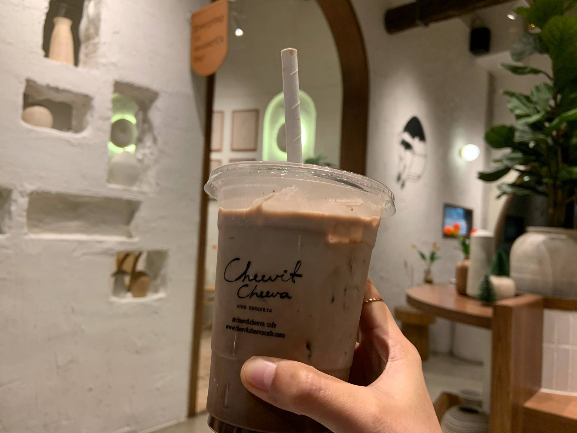 รีวิว Cheevit Cheeva ดาดฟ้า ลาซาล - พนักงานผู้ชายตรงเคาท์เตอร์ 👎👎