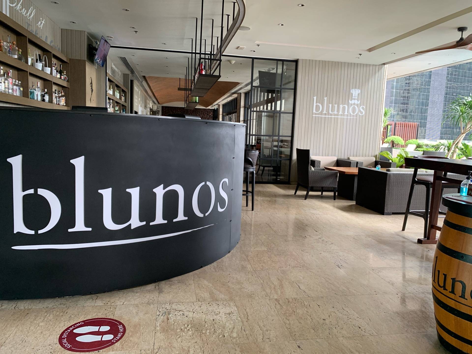 รีวิว Blunos Bangkok - ร้านอาหารสไตล์อังกฤษฟิวชั่น อาหารอร่อย บริการดี
