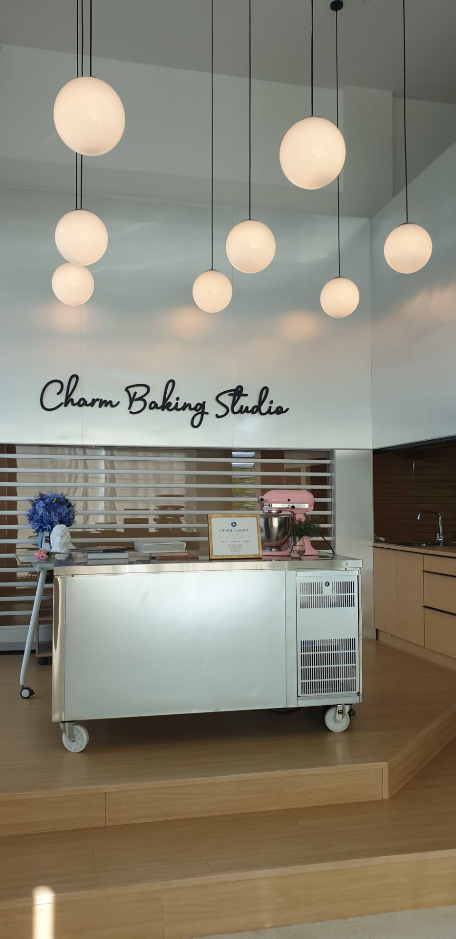 รีวิว Charm Bakery HQ - ตกแต่งร้าน สวยมาก เหมือนค่าเฟ่เกาหลี ทางเข้า ...