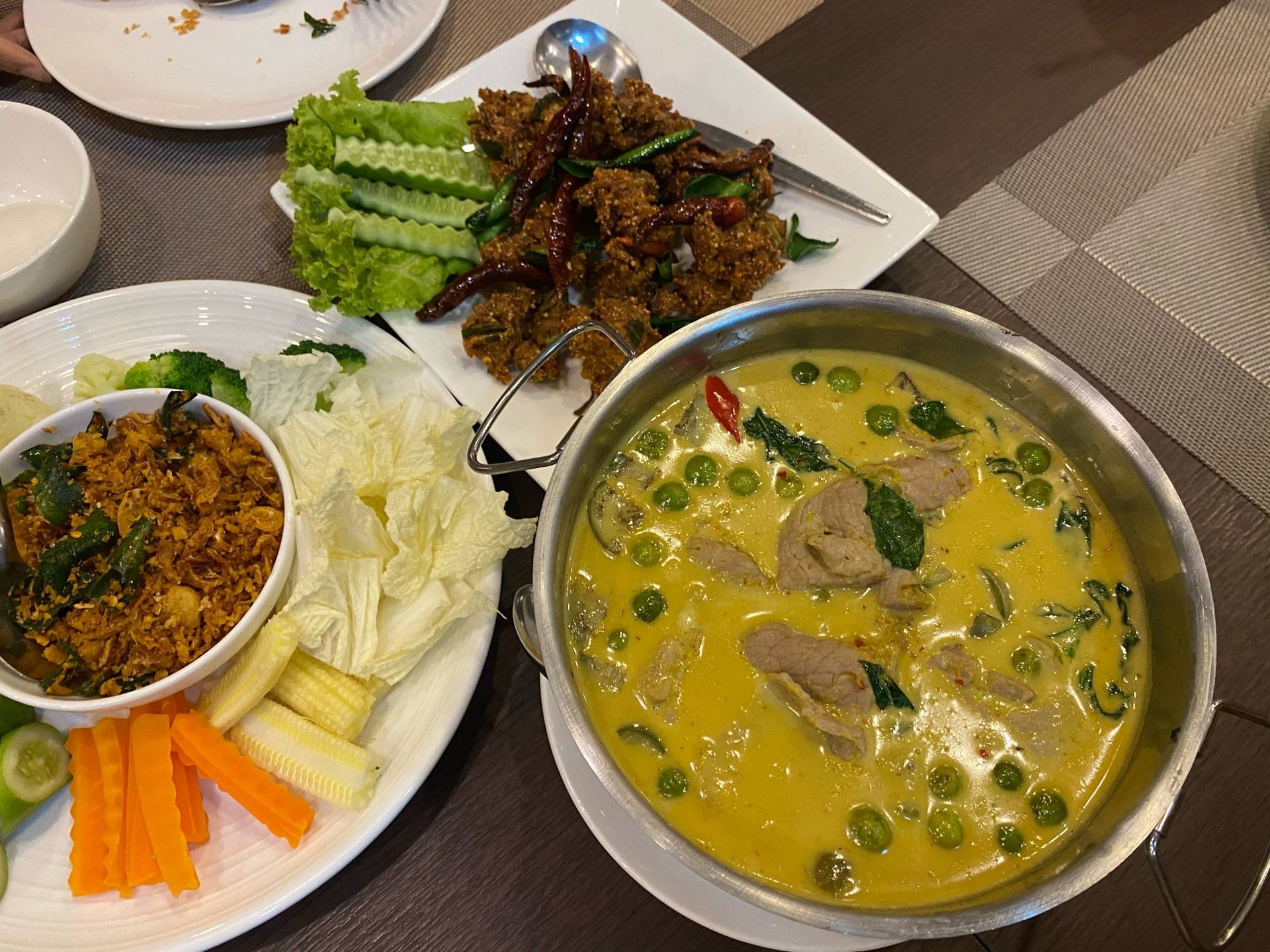 รีวิว พริก Prik restaurant - อาหารรสชาติดี ที่ชอบที่สุดคือน้ำพริกกากหมู