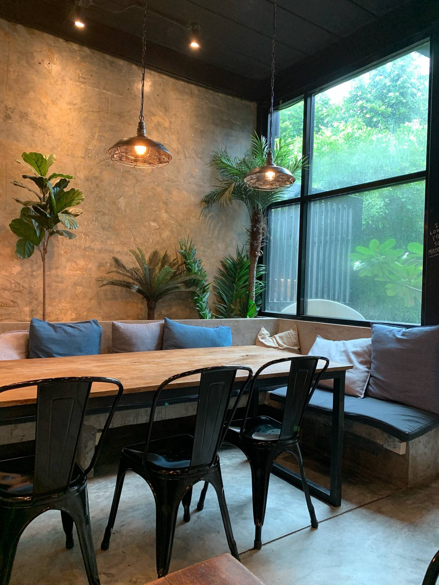 รีวิว Buttery Cafe - ขนมก็ดีนะ ร้านน่ารักดี แต่พนักงานคนนึงในร้าน ทำน้ำ ...