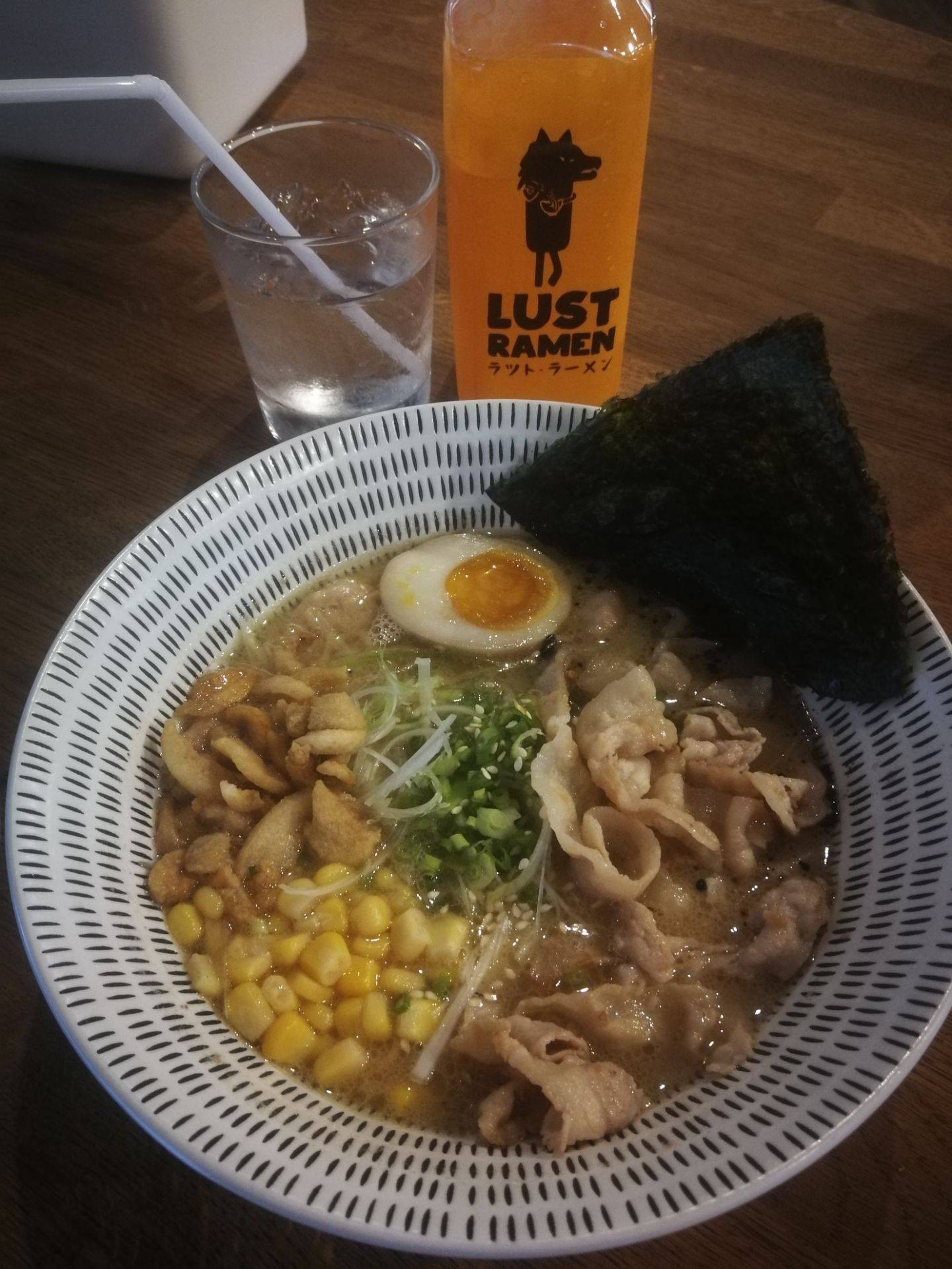 รีวิว Lust Ramen Silom - ร้านบรรยากาศดีน่านั่ง แต่รสราเมงยังไม่ถึง
