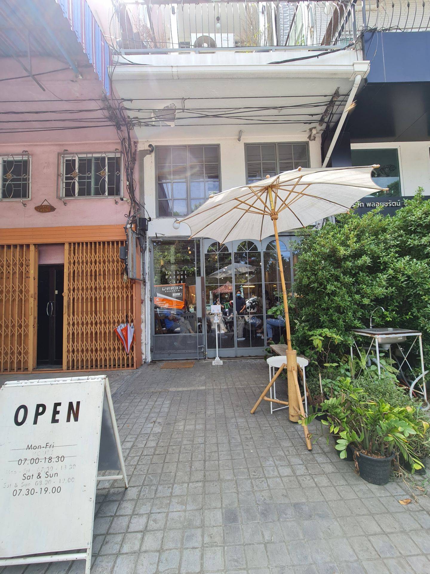 รีวิว Tissue Papers Cafe - ร้านแนะนำ ในจังหวัดนครสวรรค์ - Wongnai