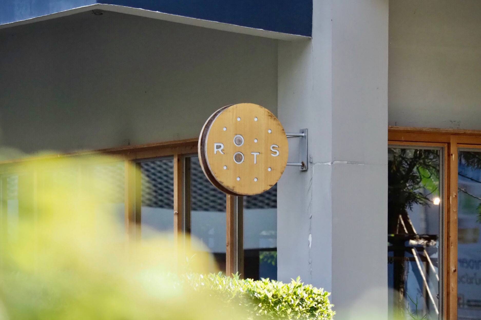 รีวิว Roots at Sathon Bhiraj Sathon - กาแฟดีๆ ติด BTS - Wongnai