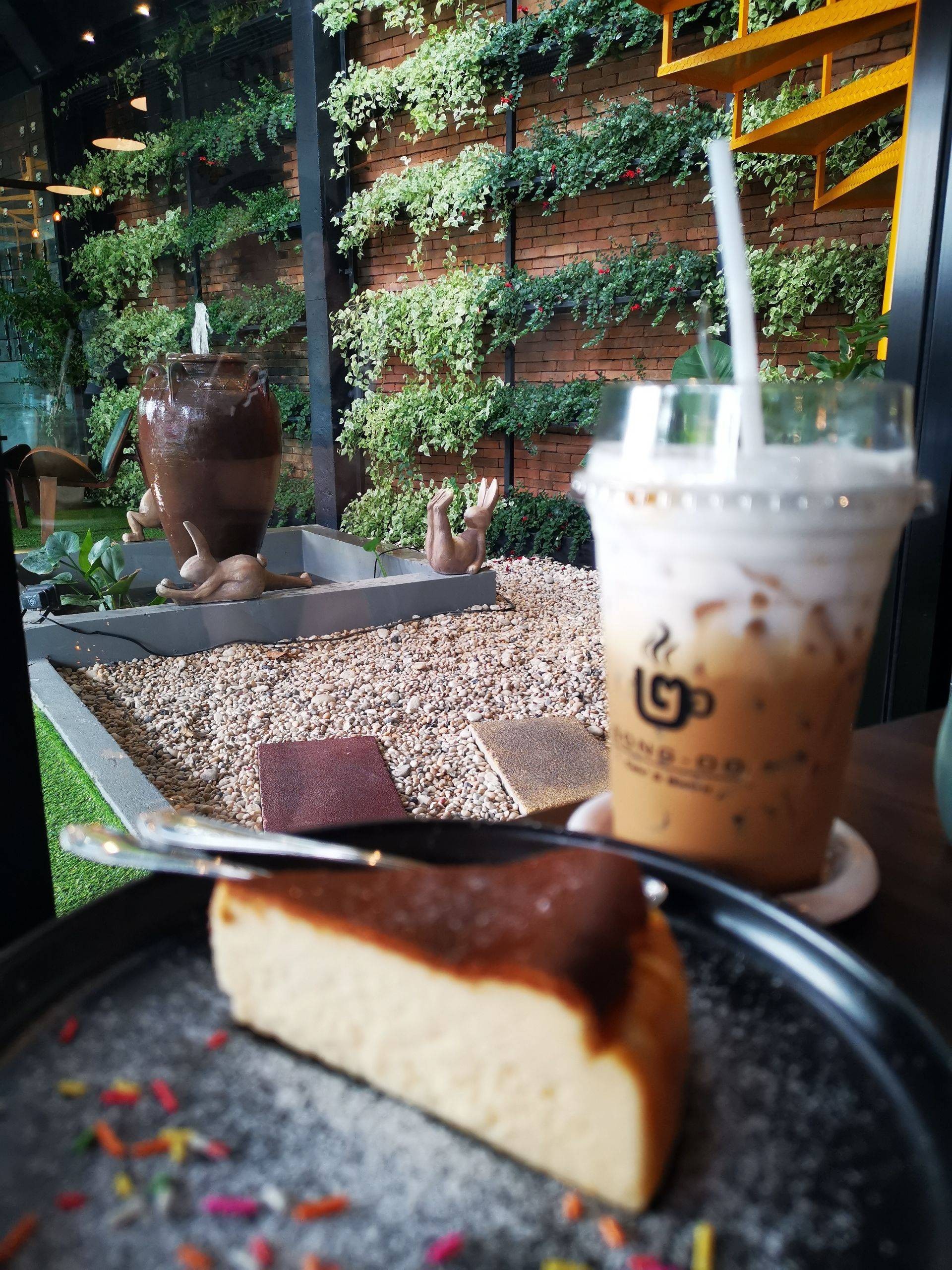 รีวิว Song-oo Cafe & Bistro - Good atmosphere for chit chat or short ...