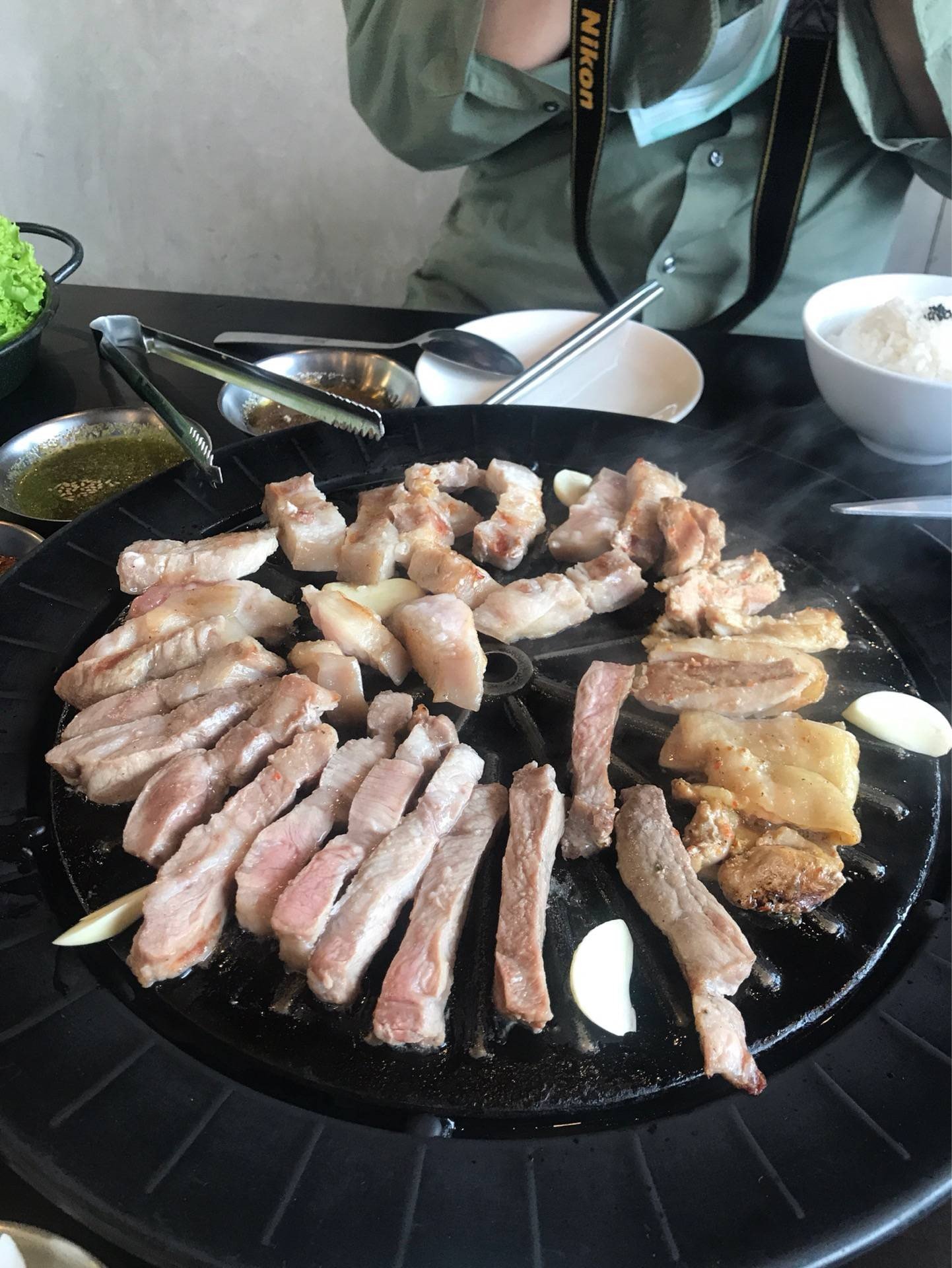 บุฟเฟ่ต์ปิ้งย่างหมูเกาหลี • ของดี บริการดีมากเลยค่ะ แนะนำ ร้าน KOBQ โคบีคิว