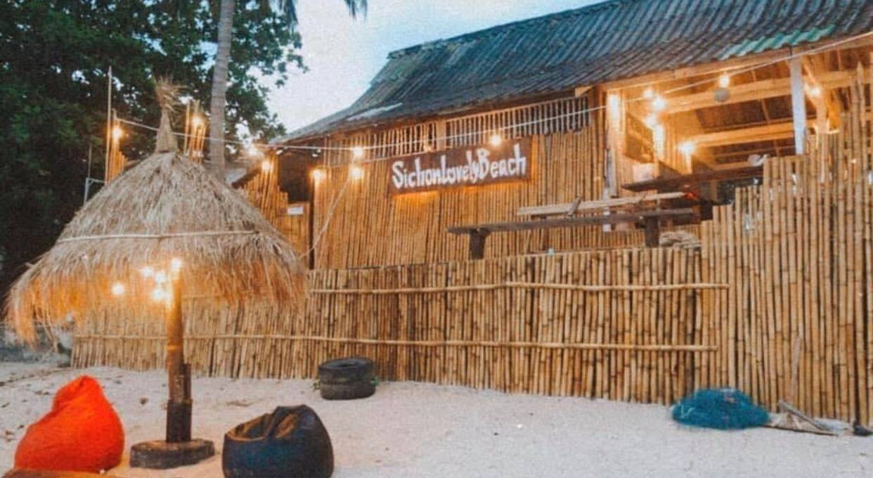 รีวิว Sichon Lovely Beach💛🏖 - บรรยากาศดี ชิวมากๆๆๆ - Wongnai