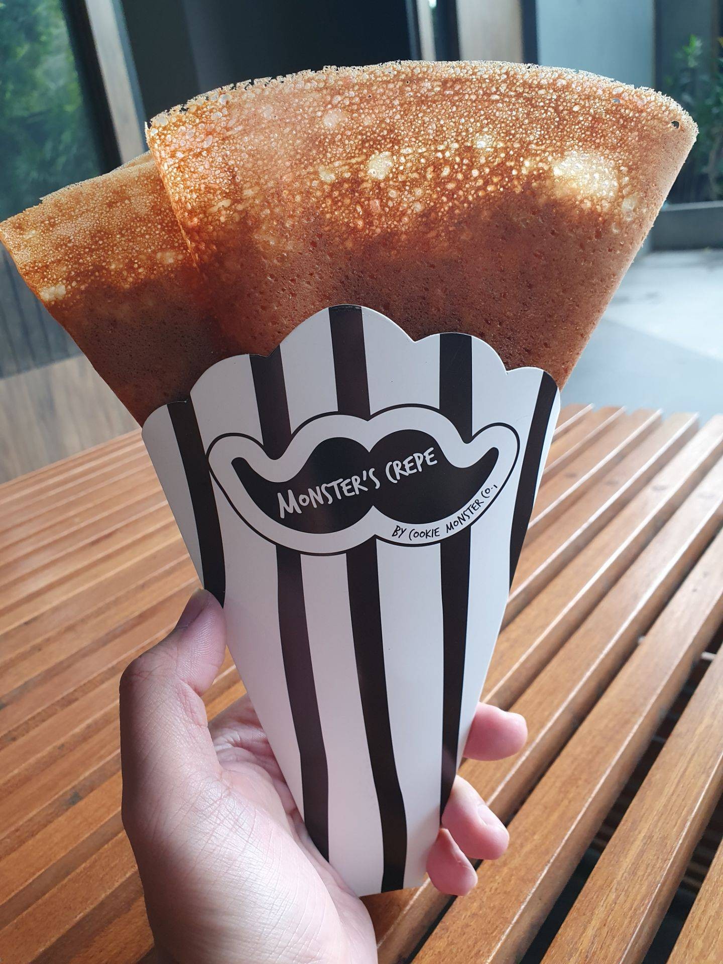 เครปไส้สตอเบอรี่และหมูหยอง • 69 BHT ร้าน Monster's Crepe at Habito อ่อน ...