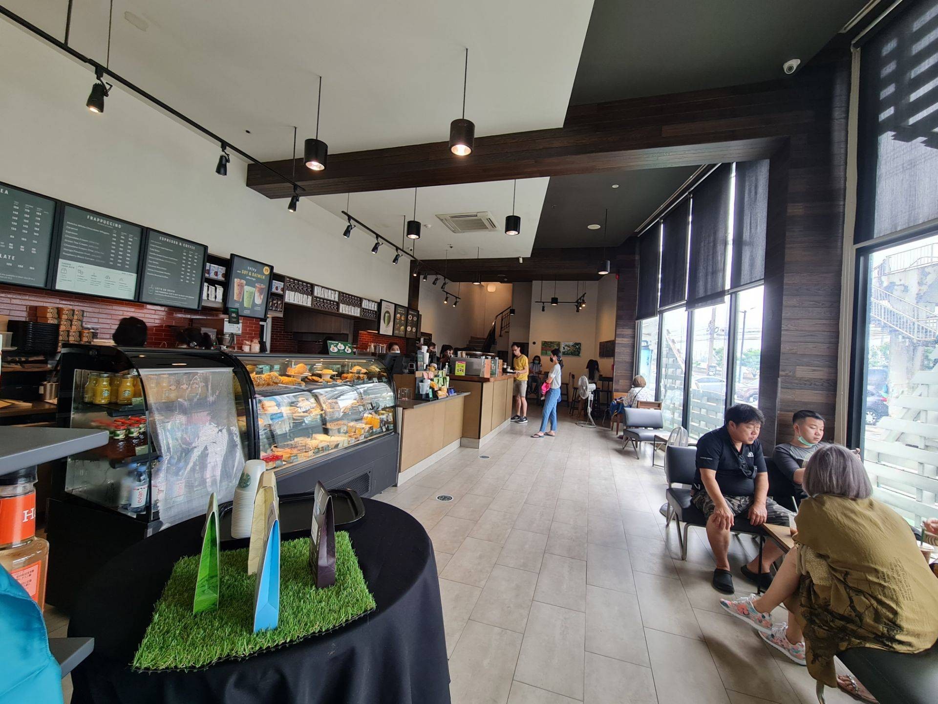 รูป Starbucks Porto Chino