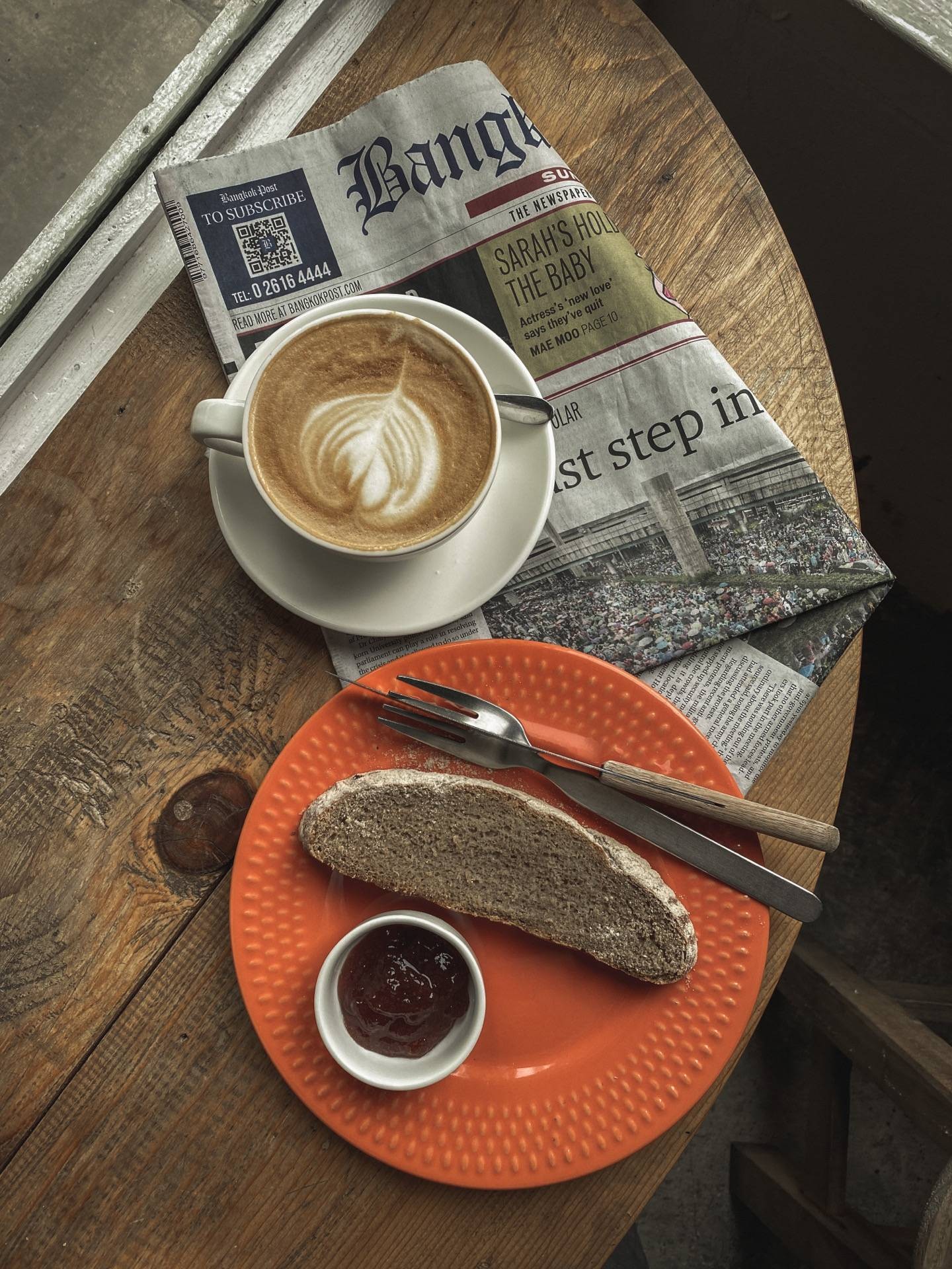 Florianer Rye Bread • Hot latte and florianer rye bread 👍🏻 ร้าน ลันด์เ ...