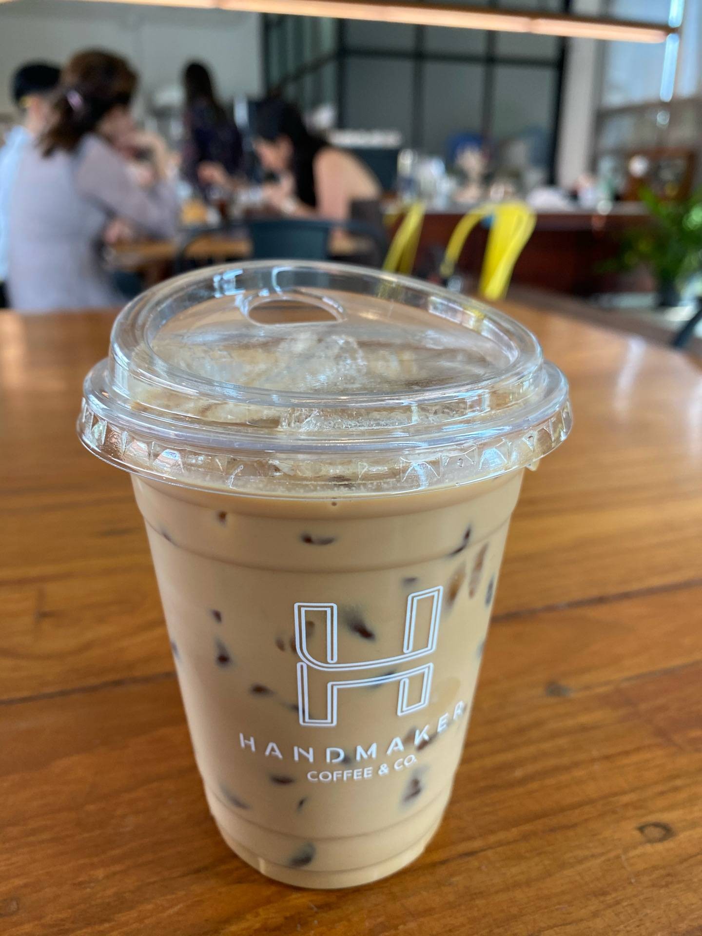 รีวิว Handmaker Coffee ราชพฤกษ์ - ร้านคาเฟ่ที่มีหมาน้อย