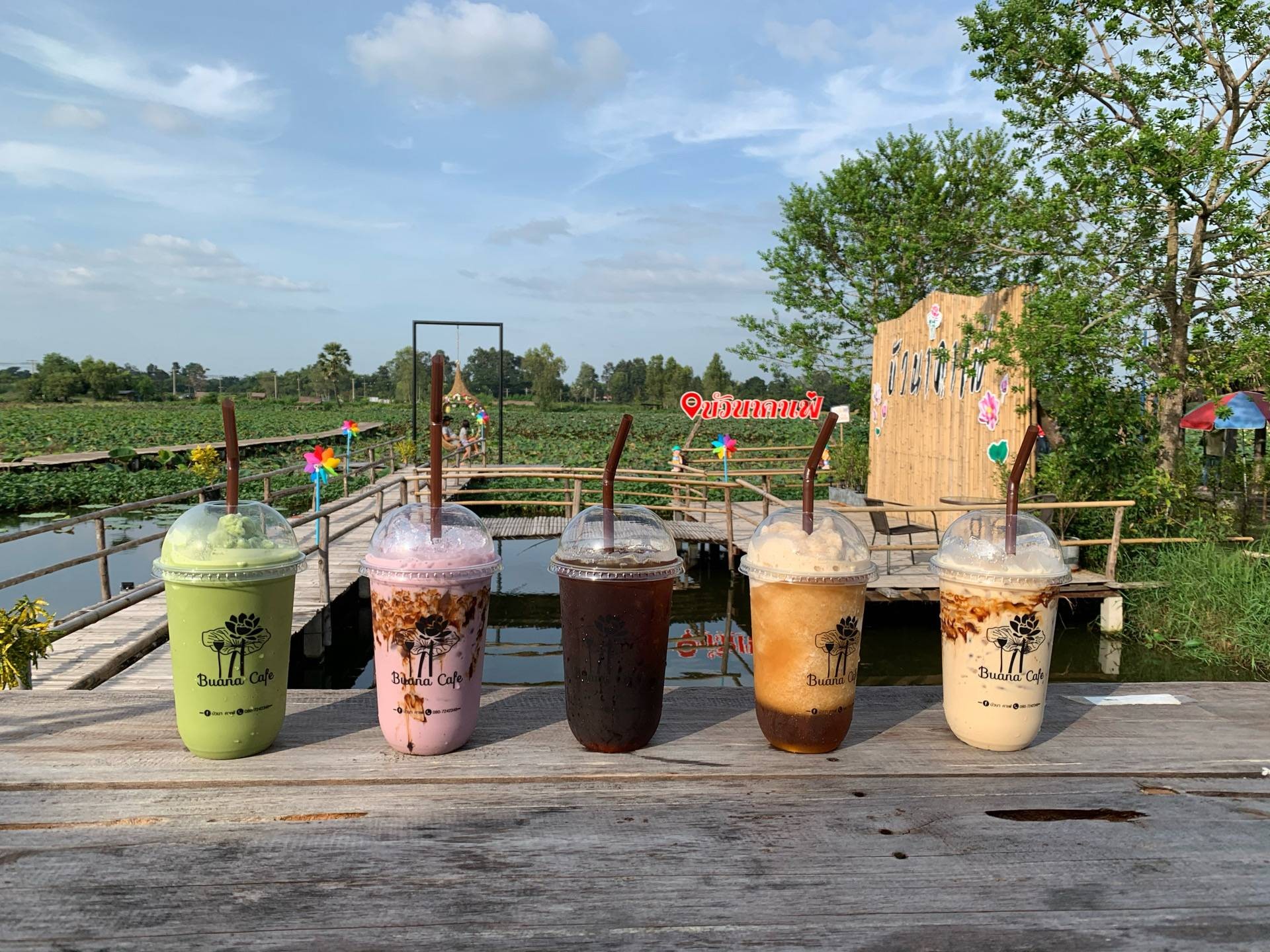 รีวิว Buana Cafe - คาเฟ่ วิวถ่ายรูป ชมบัว
